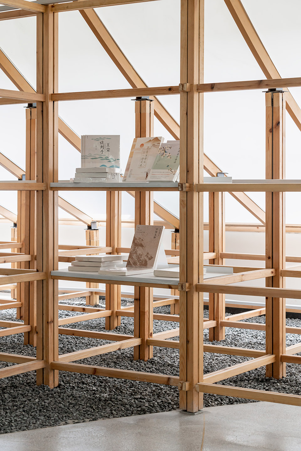 “Book mountain” — Xinhua bookstore by Ray & Emilio studio - 谷德设计网