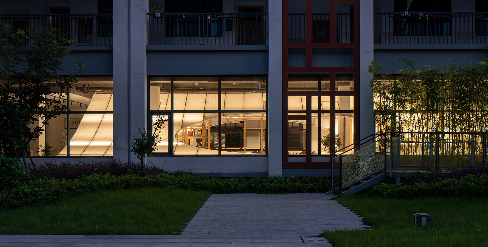 “Book mountain” — Xinhua bookstore by Ray & Emilio studio - 谷德设计网