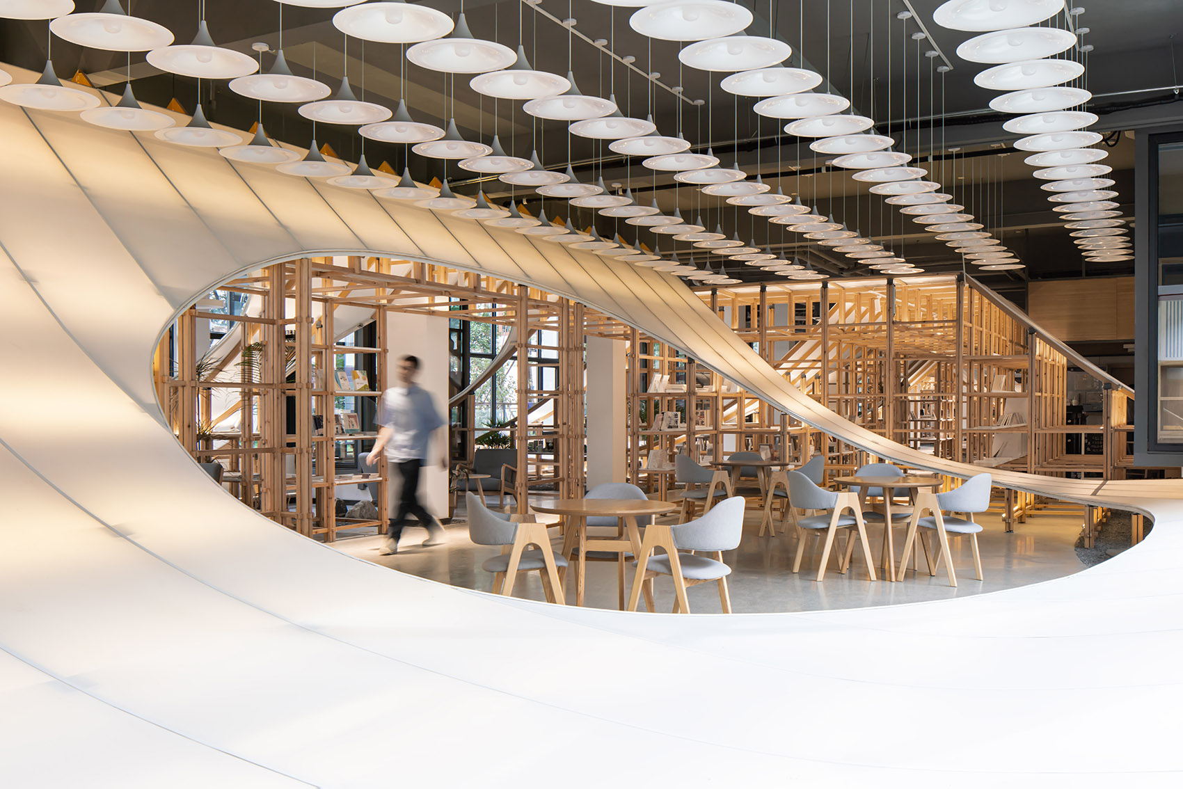 “Book mountain” — Xinhua bookstore by Ray & Emilio studio - 谷德设计网