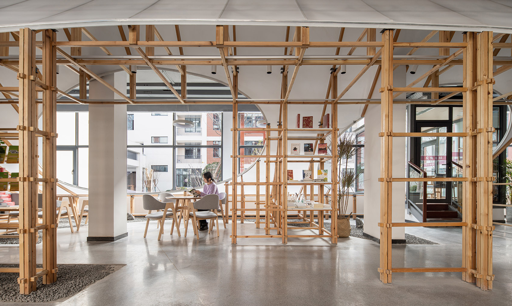 “Book mountain” — Xinhua bookstore by Ray & Emilio studio - 谷德设计网