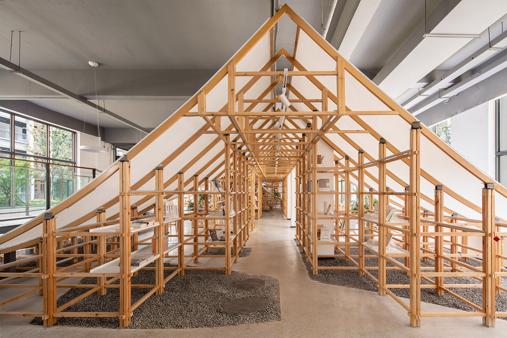 “Book mountain” — Xinhua bookstore by Ray & Emilio studio - 谷德设计网