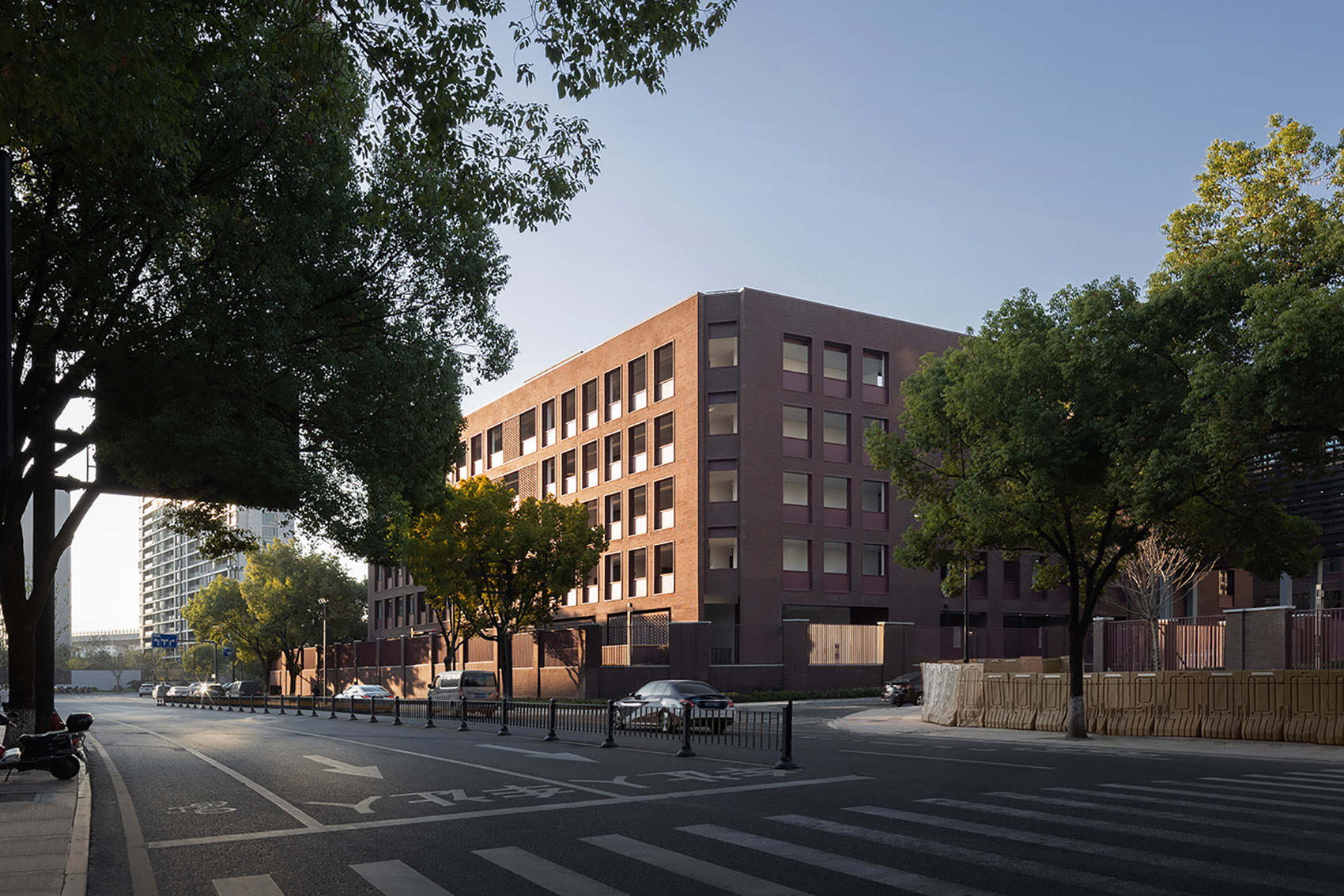 Yiwu Xiuhu Primary School expansion project, China by JIUMI Design - 谷德设计网