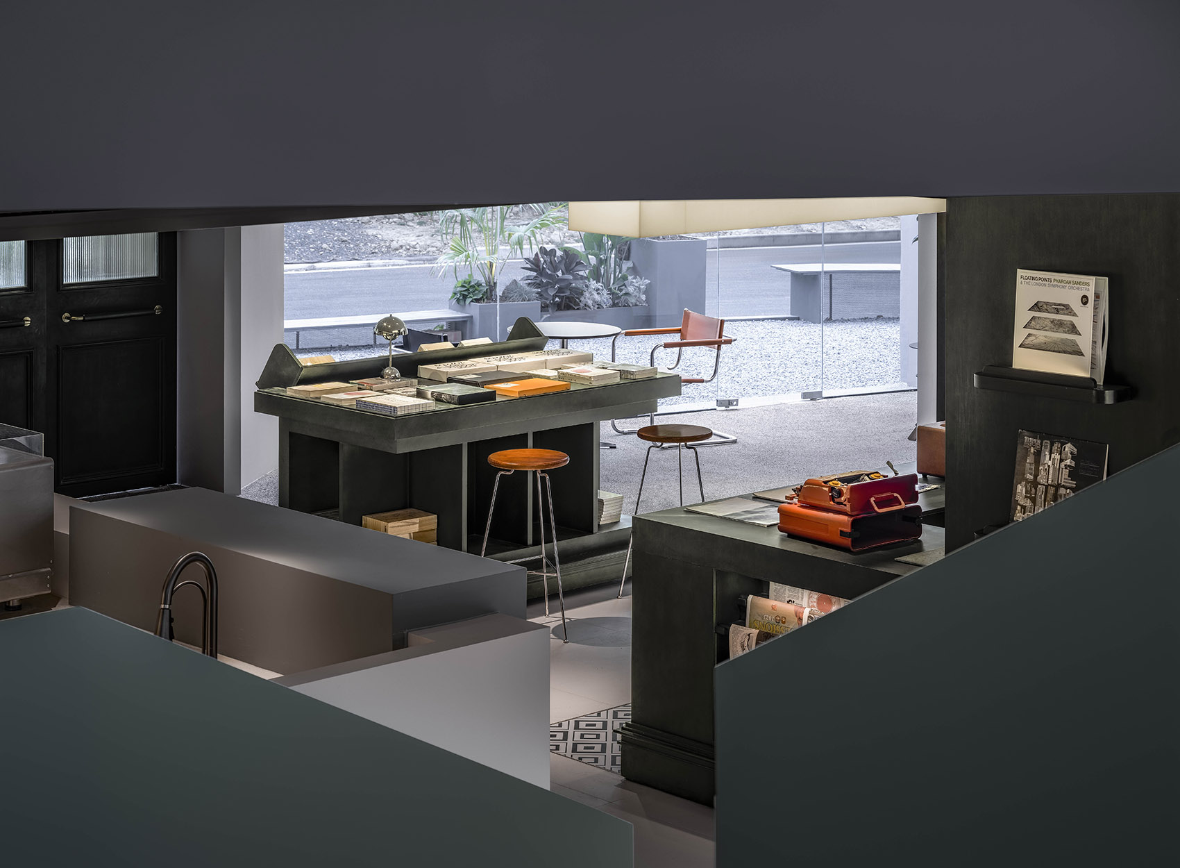 OPEN THE DOOR Art bookstore by WILD DESIGN X SIX ONE ZERO - 谷德设计网