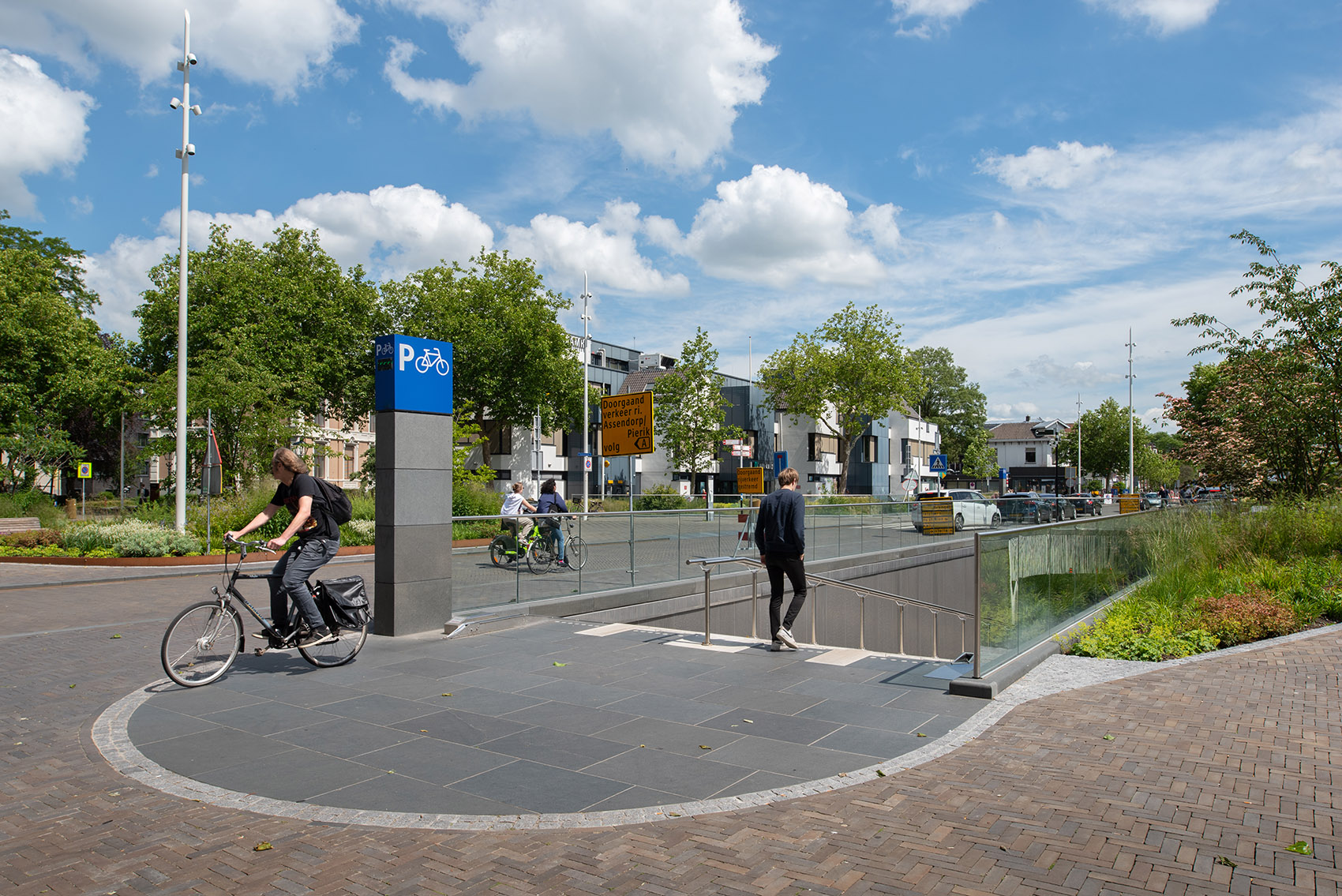 Unique Entrances Underground Bicycle Parking Zwolle by PosadMaxwan - 谷德设计网