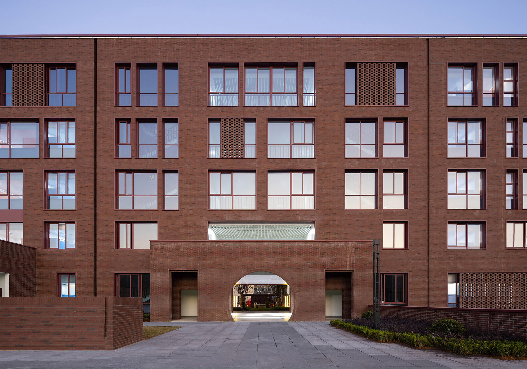 Yiwu Xiuhu Primary School expansion project, China by JIUMI Design - 谷德设计网