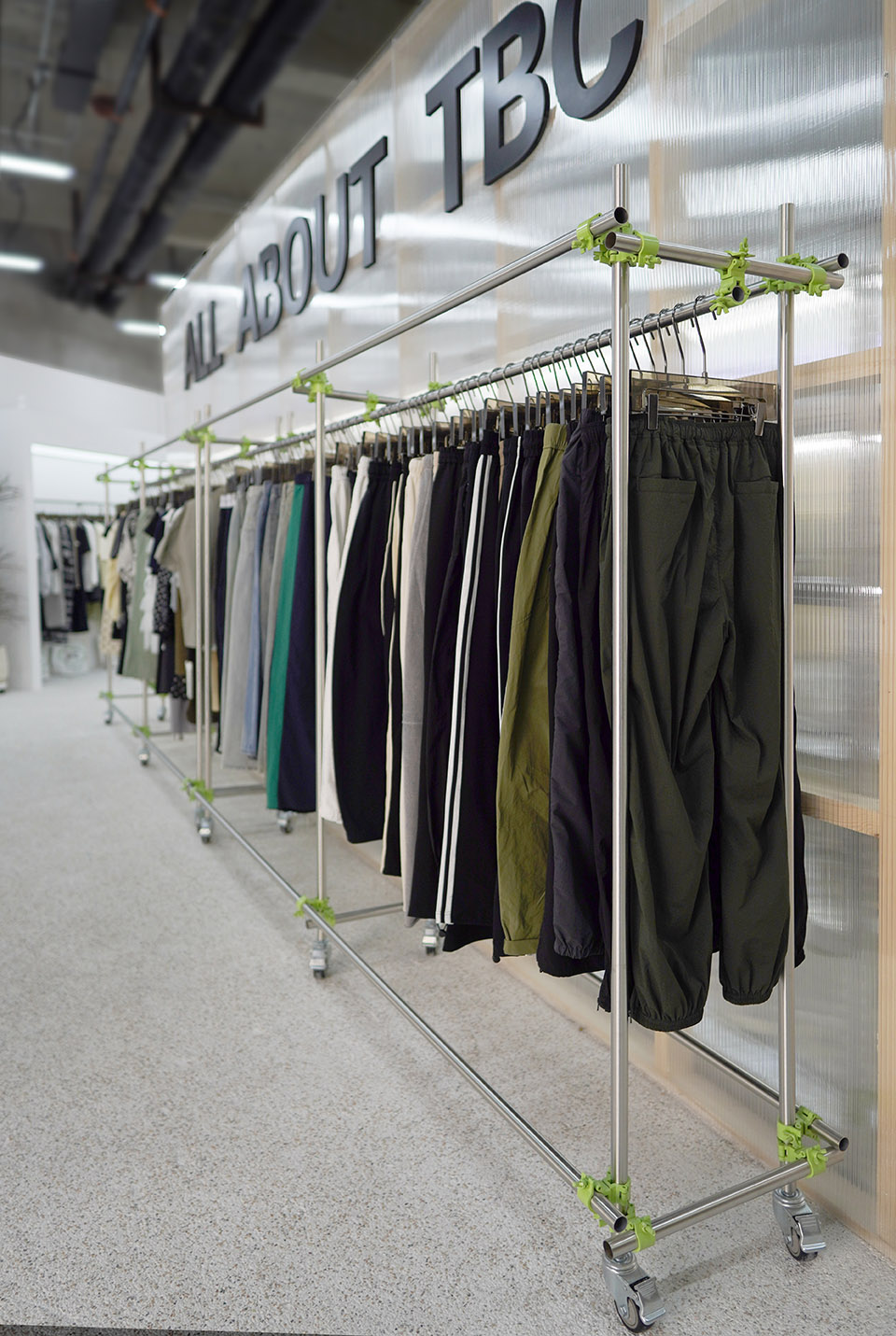 TBC Buyer Shop, China by LLLOOK STUDIO - 谷德设计网