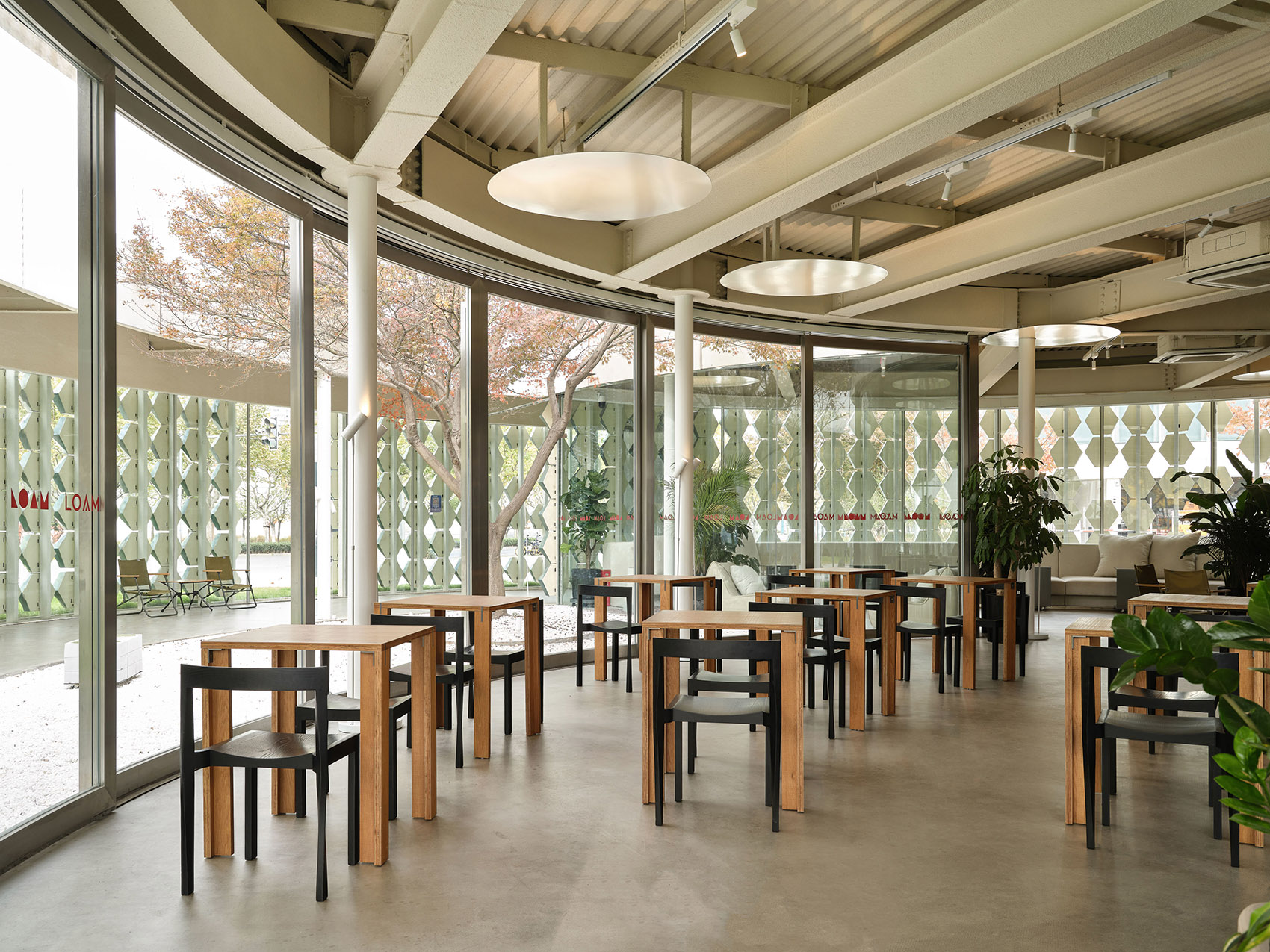 “Walking To The Green Maple” – LOAM cafe&bar, China by STUDIO8 - 谷德设计网