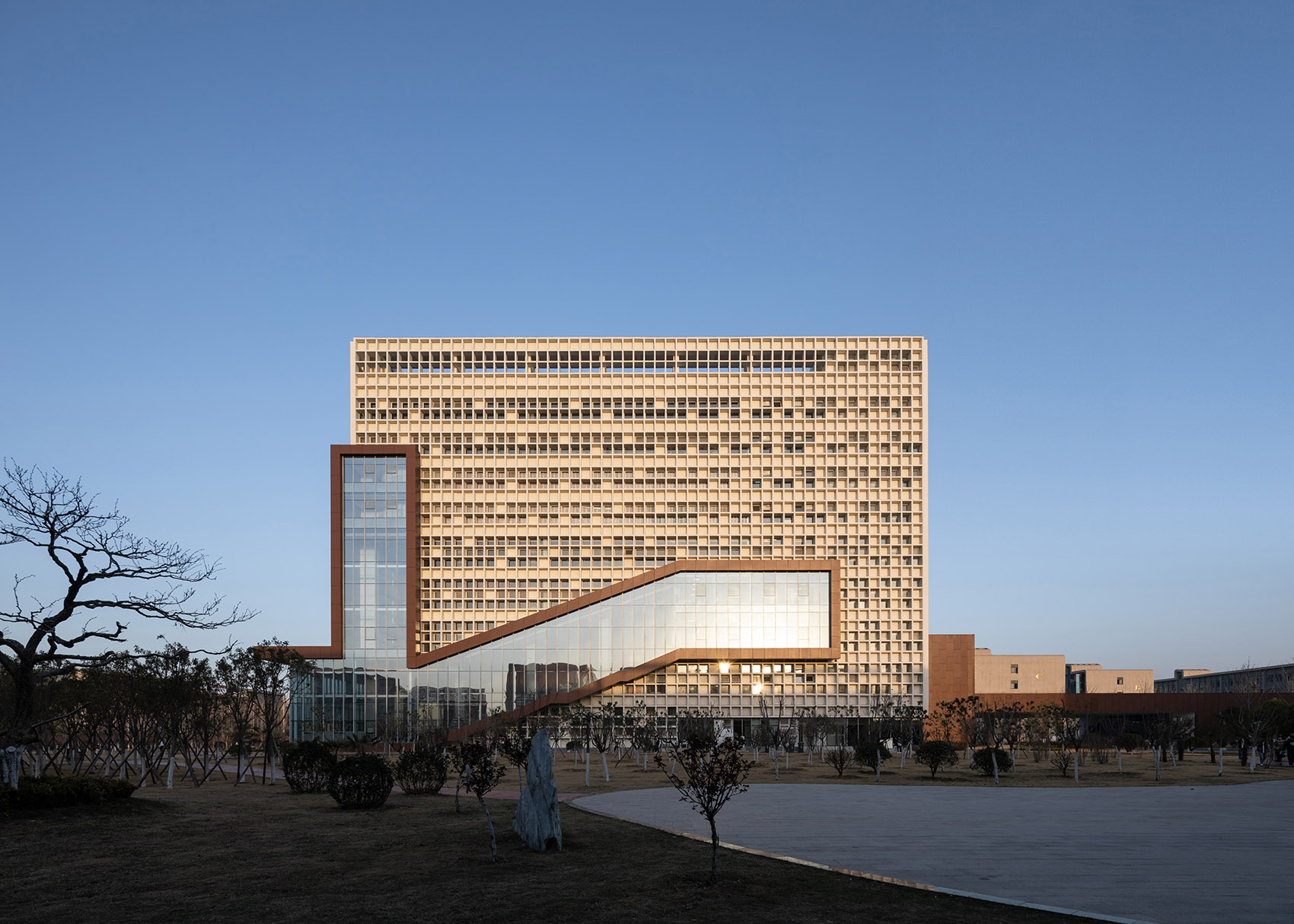 Luohe Food Vocational College Library Information Comprehensive ...