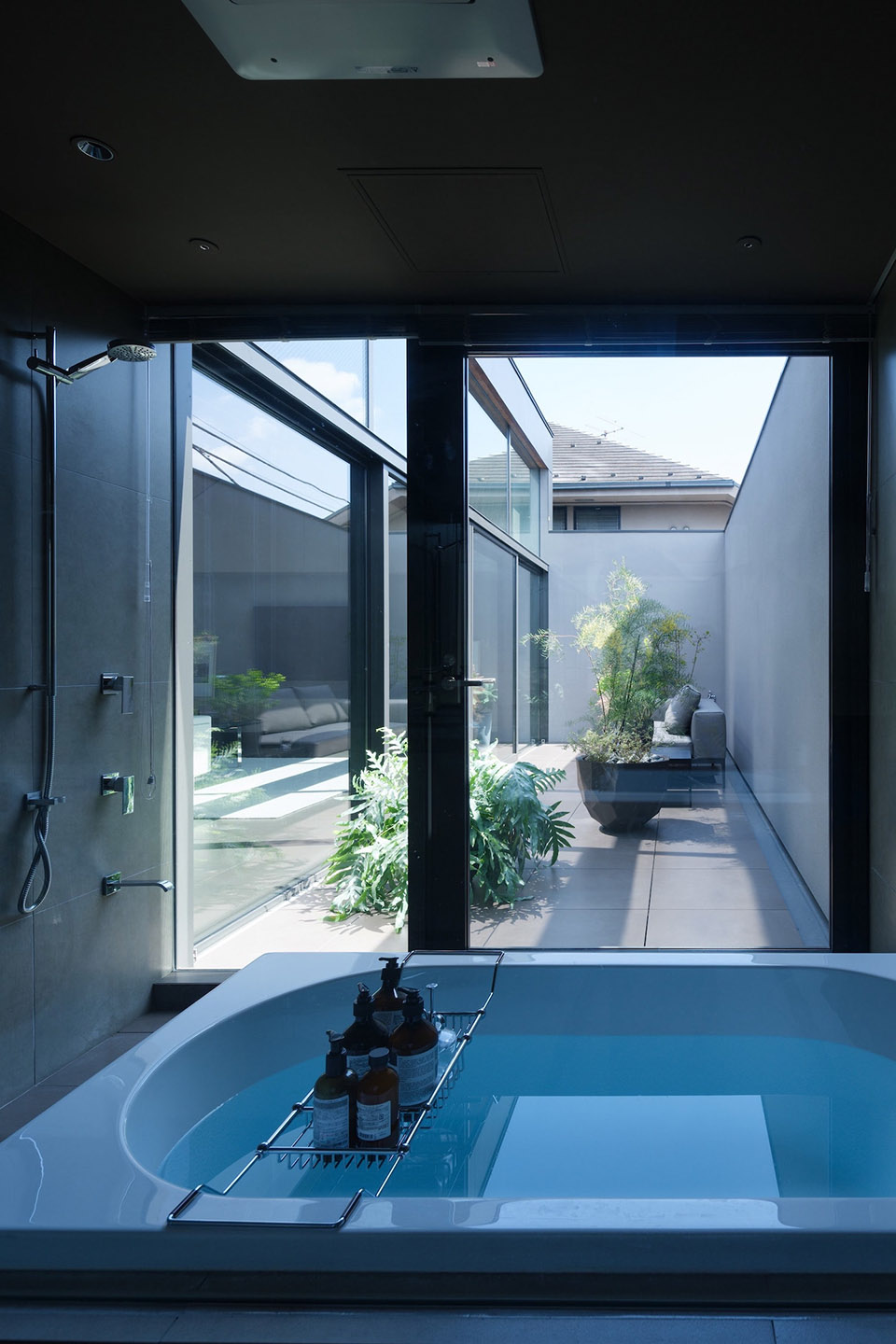 LAXUS by APOLLO Architects & Associates Co., Ltd. - 谷德设计网