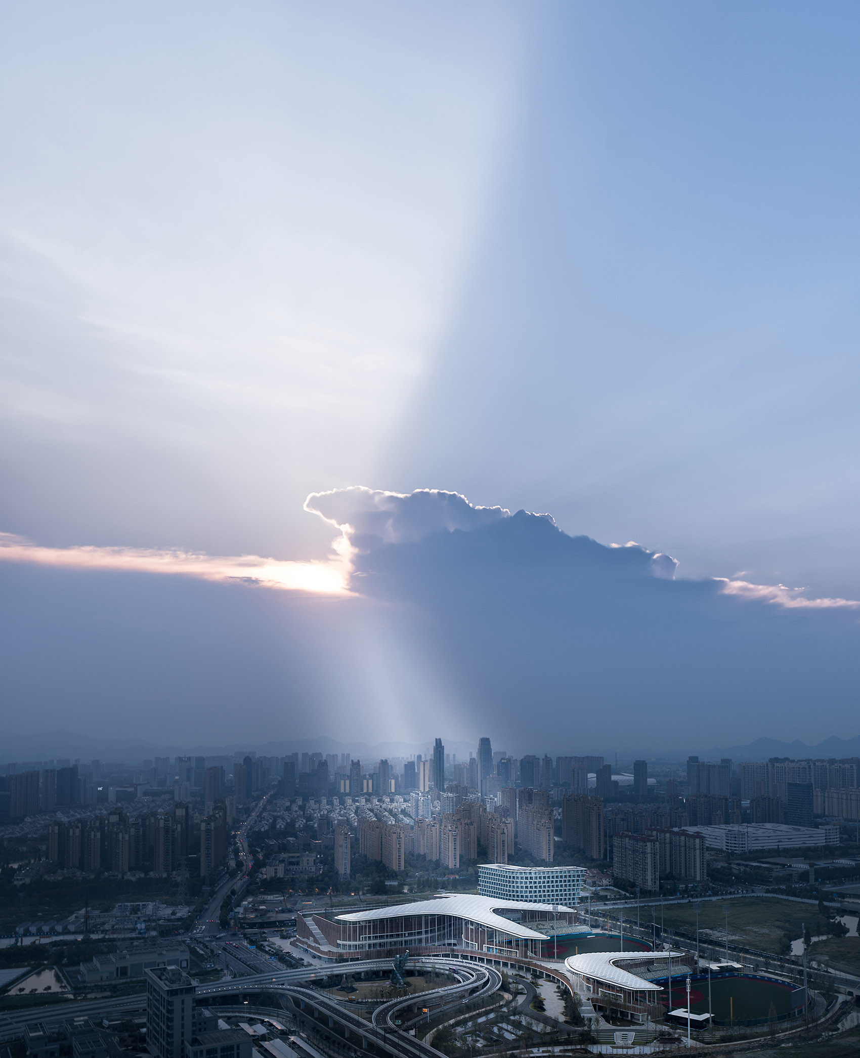 WINGS OF CLOUD: The Hangzhou Asian Games Baseball and Softball Sports Cultural Center by UAD - 谷德设计网