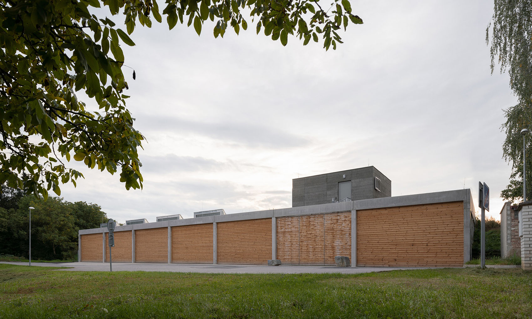 Technical Services Base Lysolaje by PROGRES architekti - 谷德设计网