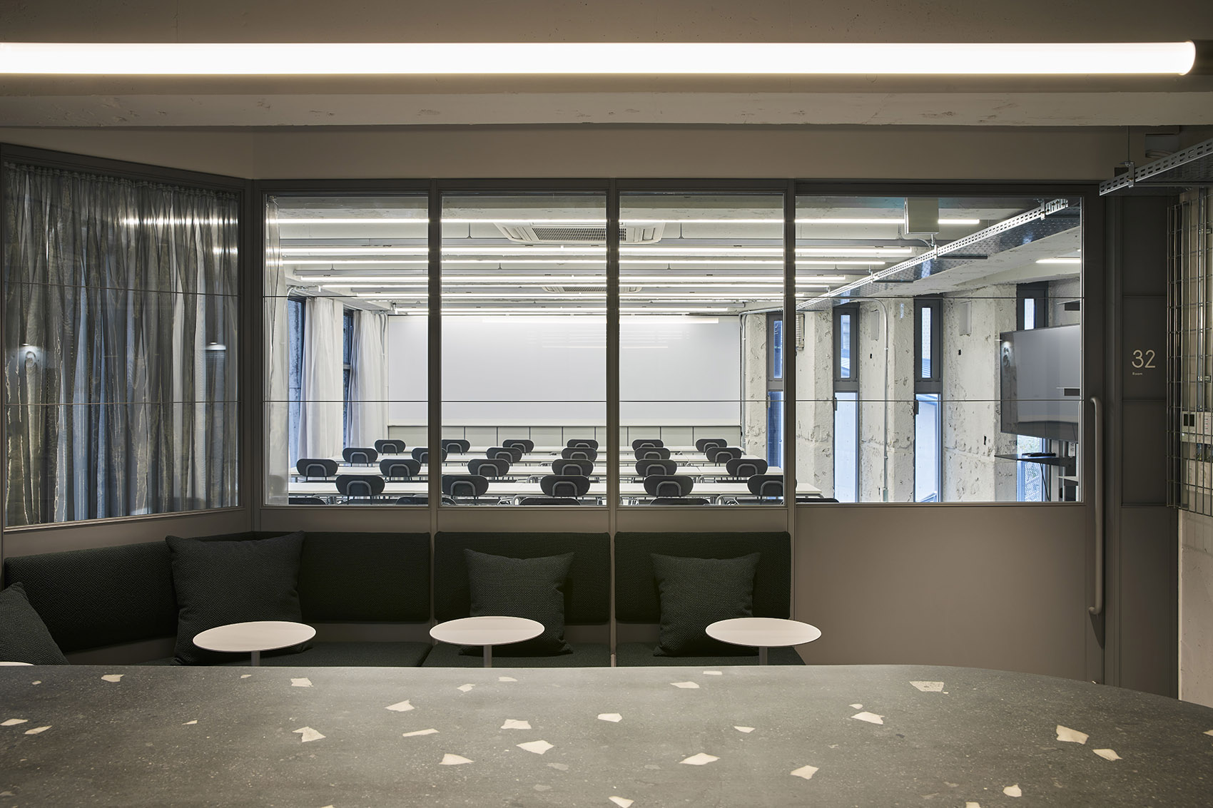 Kuwasawa Design School new educational facility by moss. - 谷德设计网