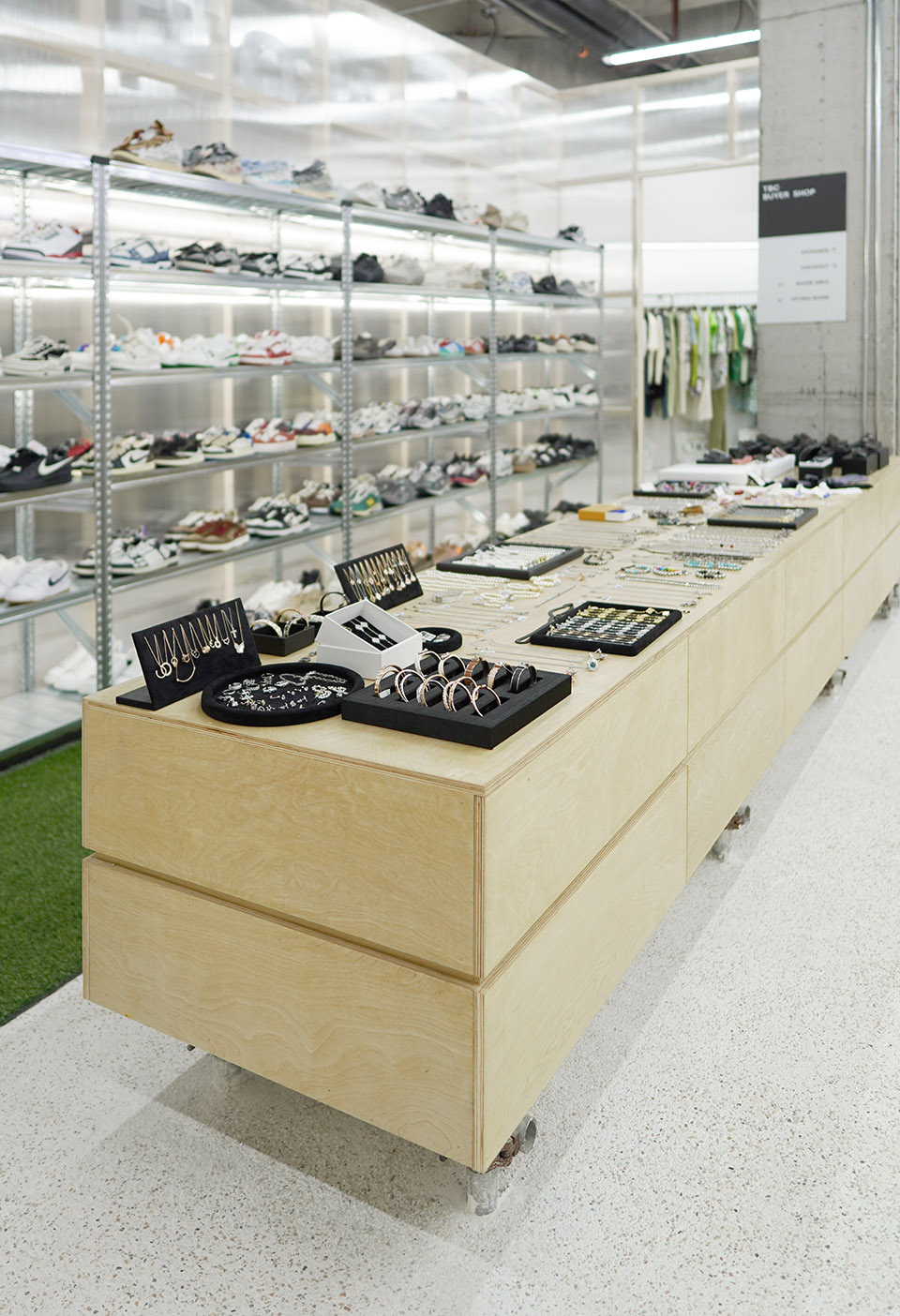 TBC Buyer Shop, China by LLLOOK STUDIO - 谷德设计网