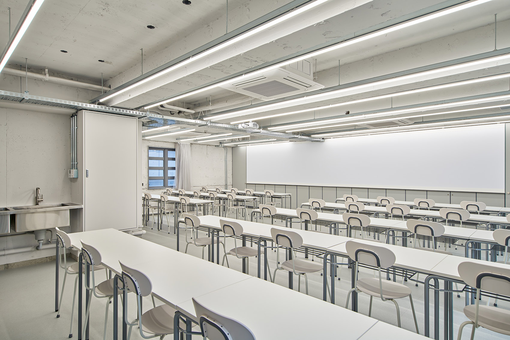 Kuwasawa Design School new educational facility by moss. - 谷德设计网
