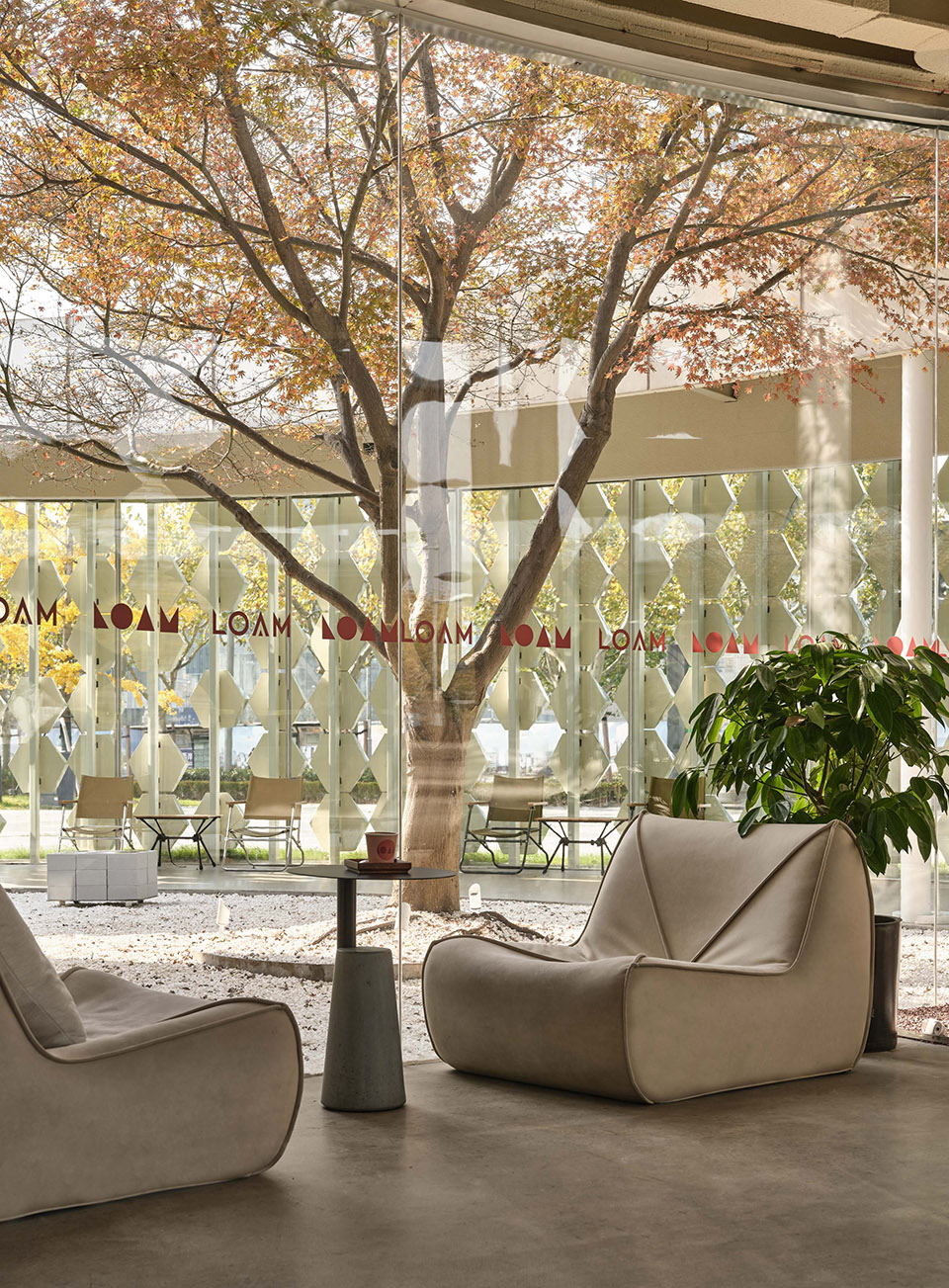 “Walking To The Green Maple” – LOAM cafe&bar, China by STUDIO8 - 谷德设计网