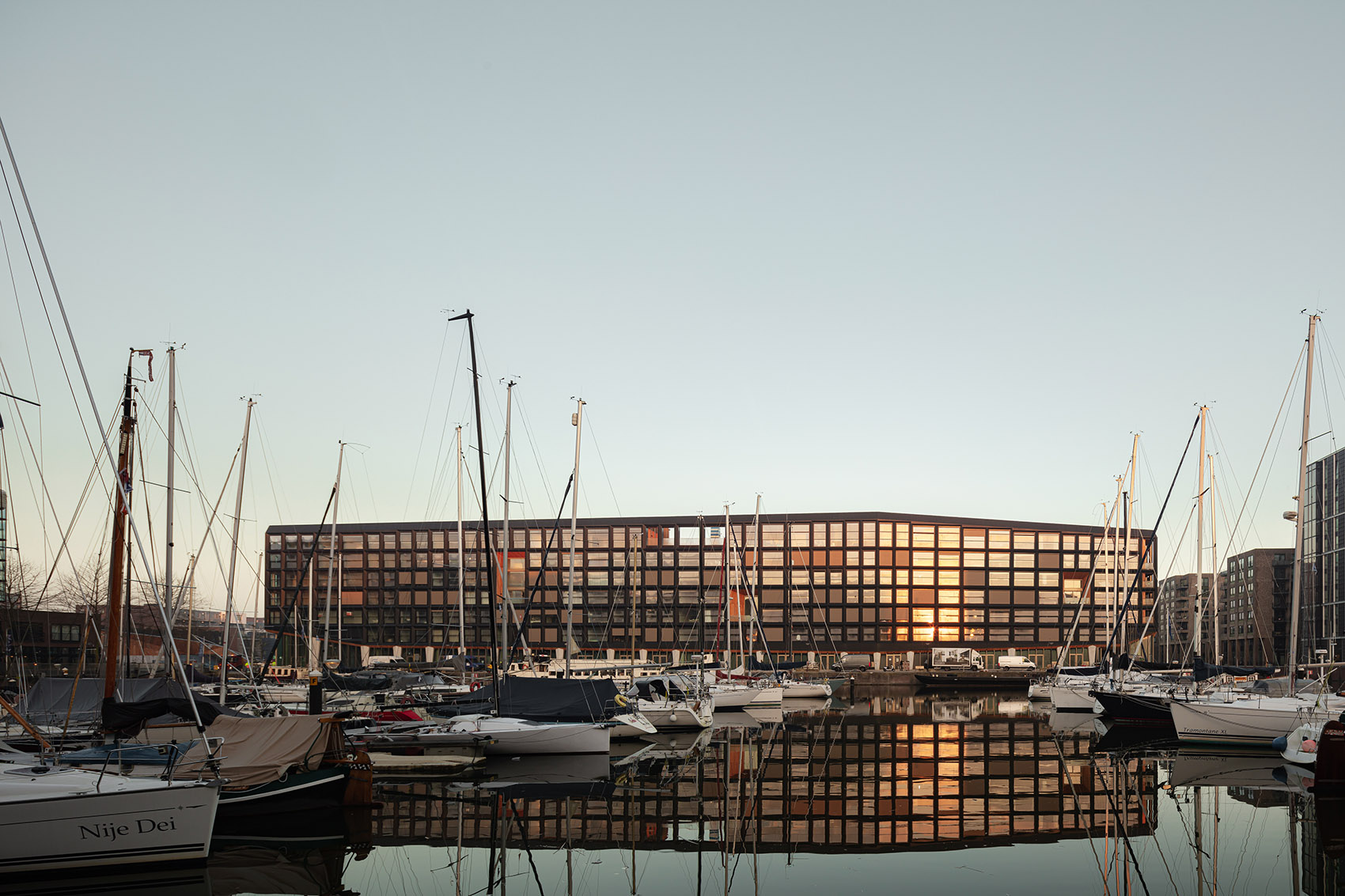 Jonas’ building by Orange Architects - 谷德设计网