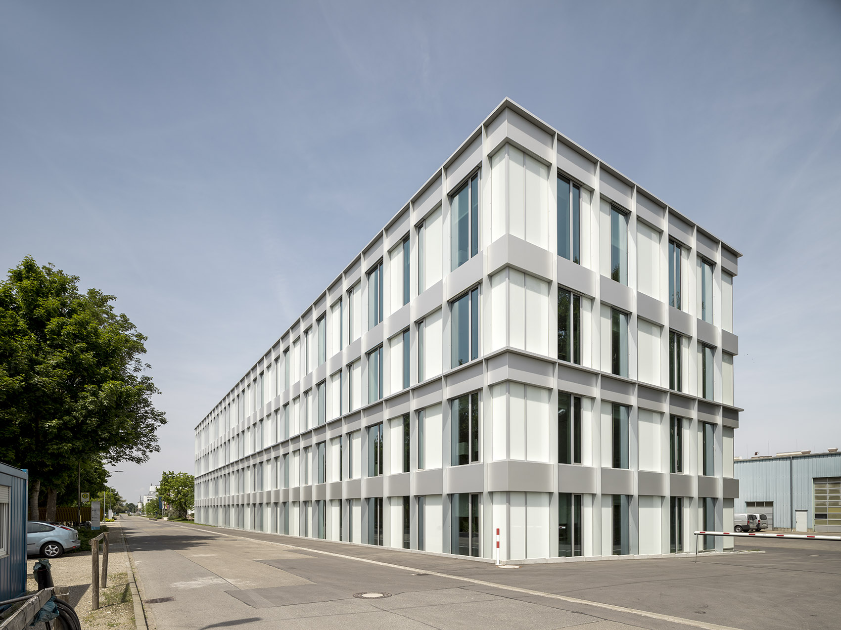 Uhlmann Office Building by Barkow Leibinger - 谷德设计网