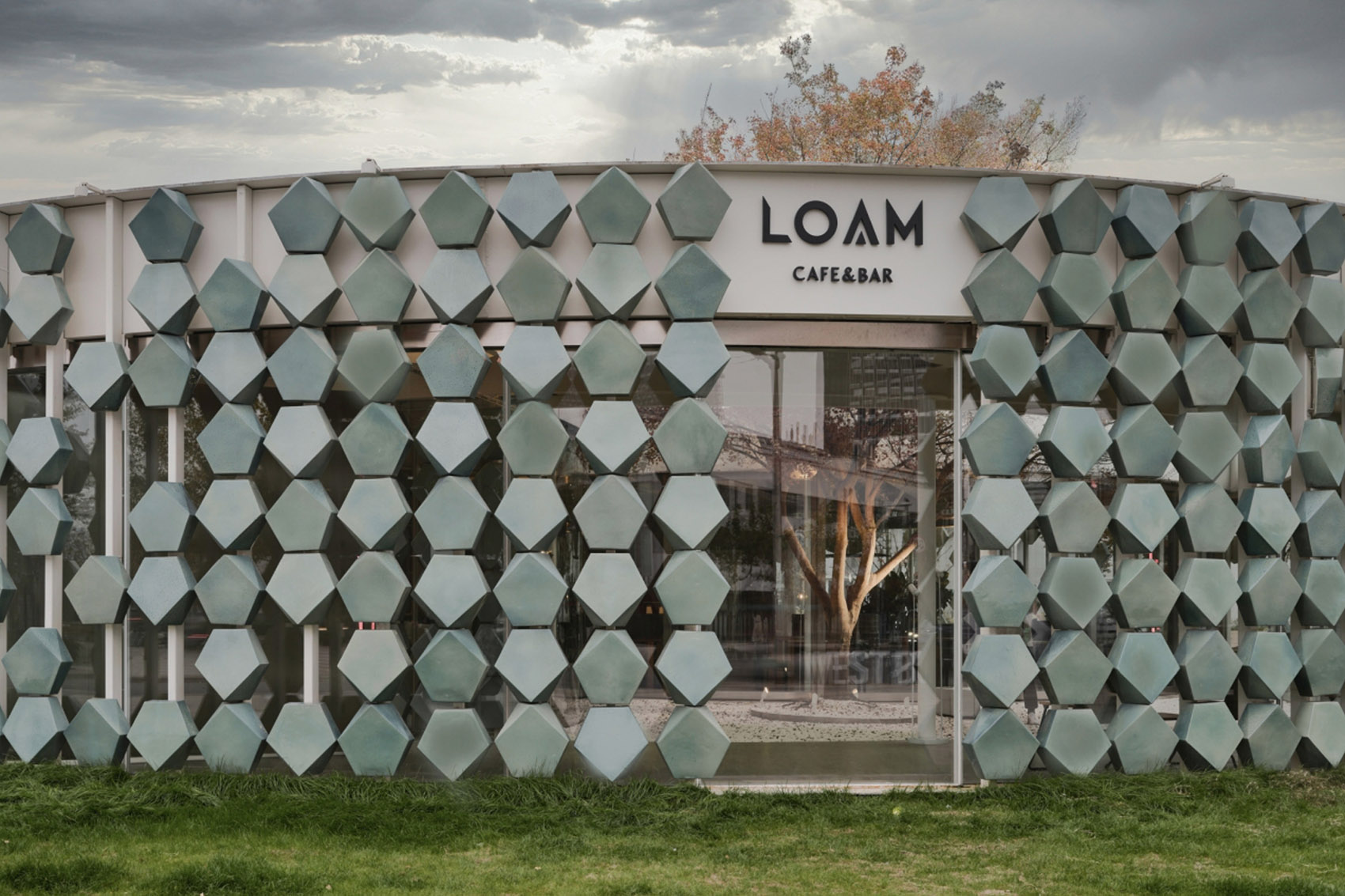 “Walking To The Green Maple” – LOAM cafe&bar, China by STUDIO8 - 谷德设计网