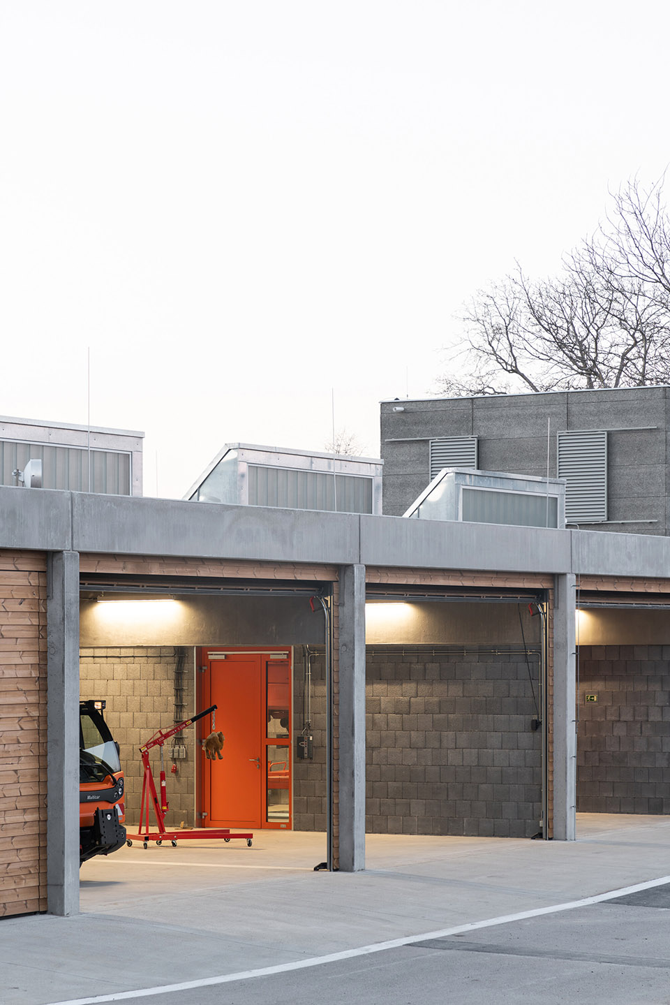 Technical Services Base Lysolaje by PROGRES architekti - 谷德设计网