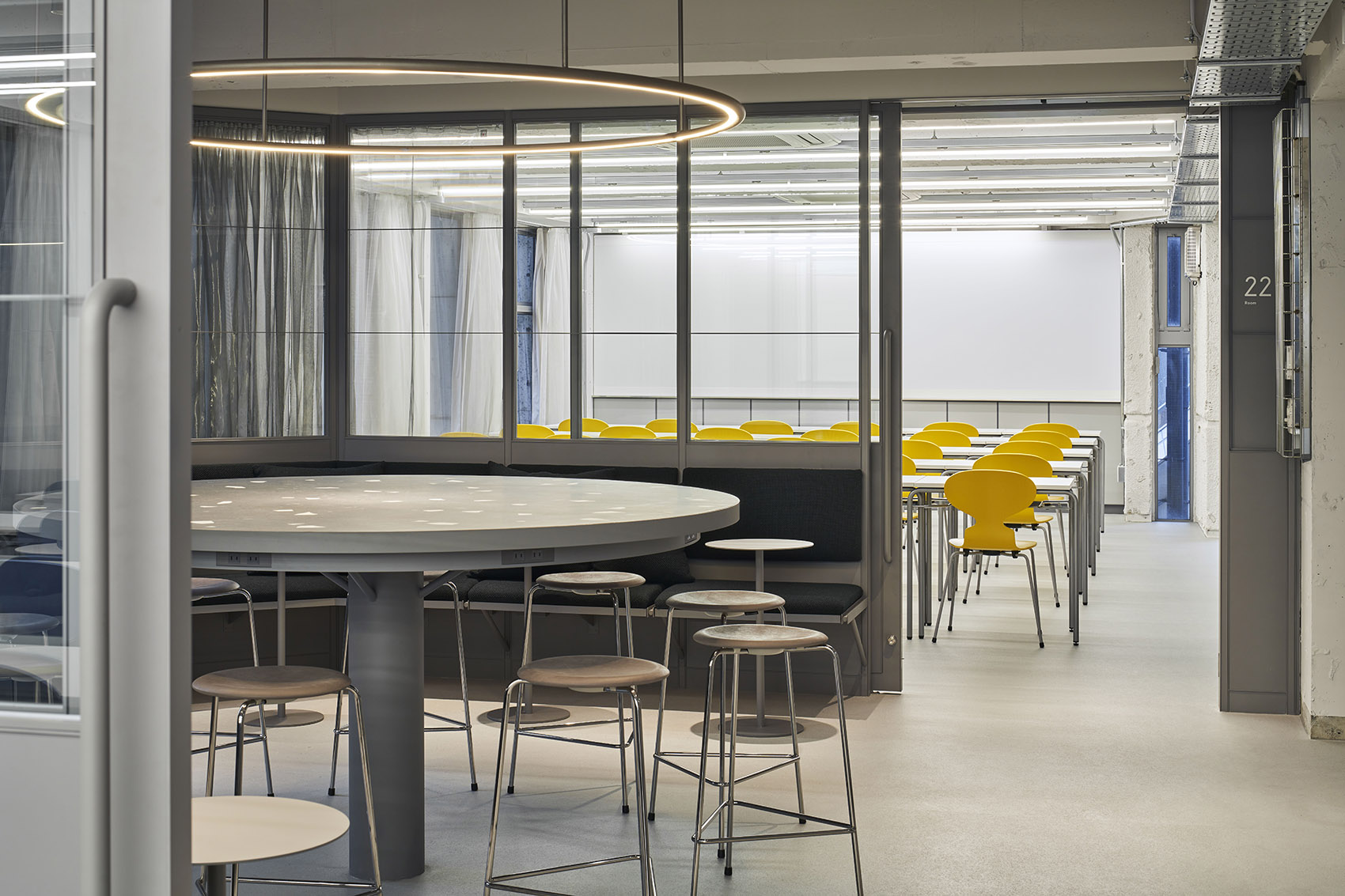 Kuwasawa Design School new educational facility by moss. - 谷德设计网