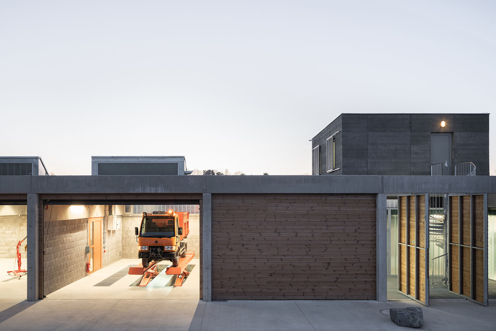 Technical Services Base Lysolaje by PROGRES architekti - 谷德设计网