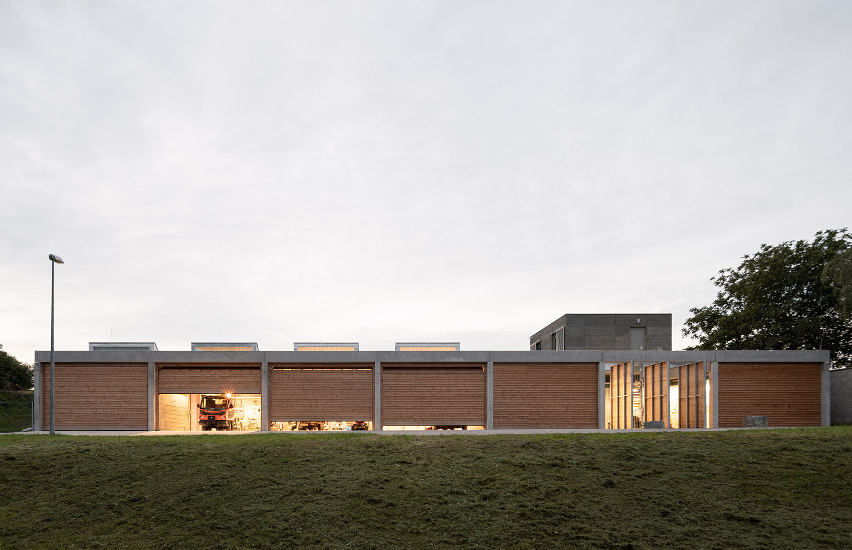 Technical Services Base Lysolaje by PROGRES architekti - 谷德设计网