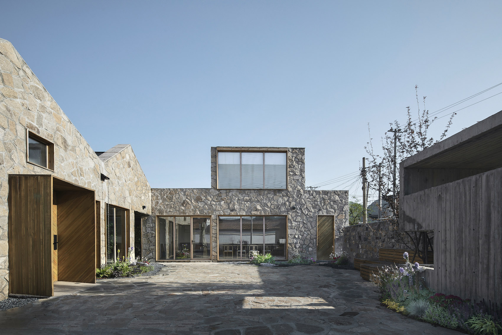 Folding Roof Courtyard, China by MAT Office - 谷德设计网