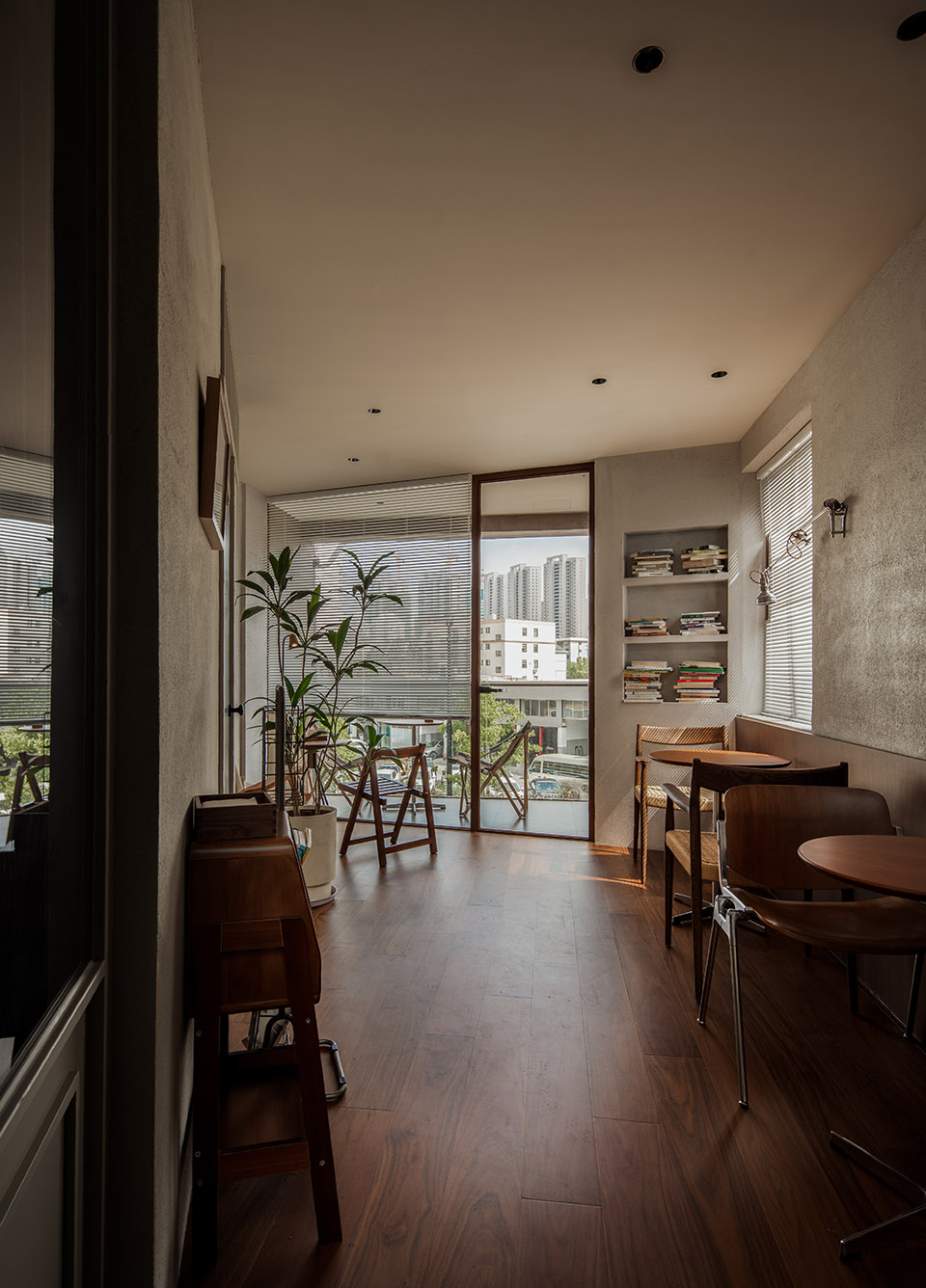 Vertical coffee shop by Nine Pick Design - 谷德设计网