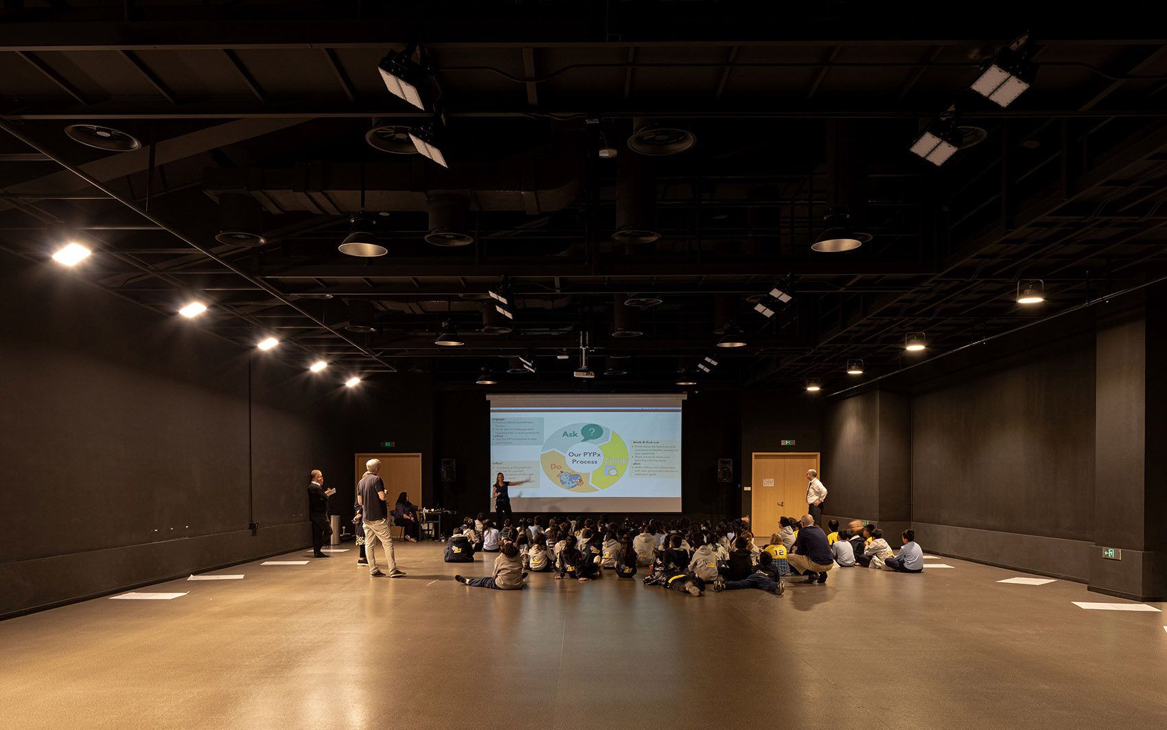 Hangzhou International School (HIS) by Zhu Peidong-line+ studio & gad - 谷德设计网