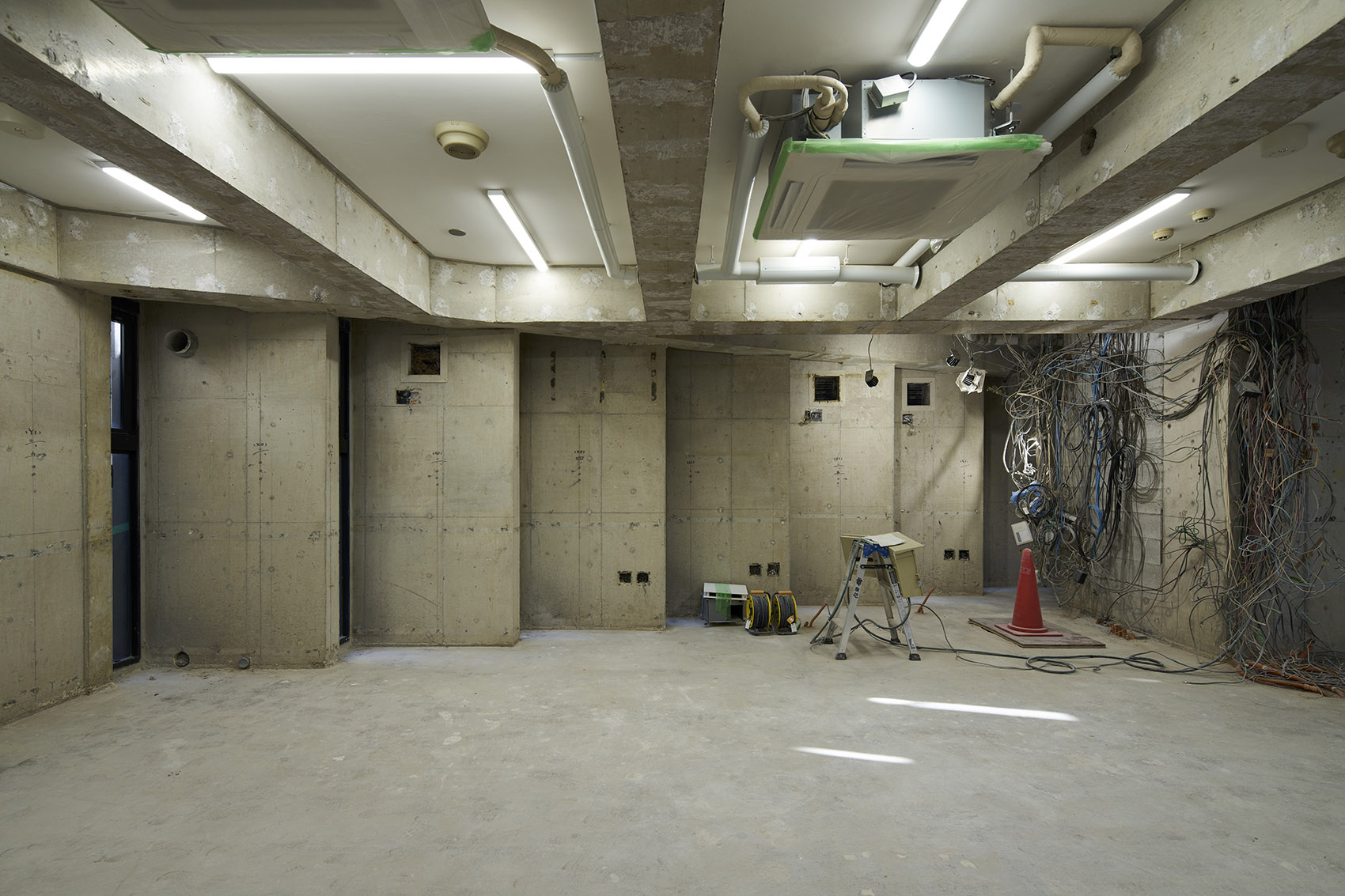 Kuwasawa Design School new educational facility by moss. - 谷德设计网