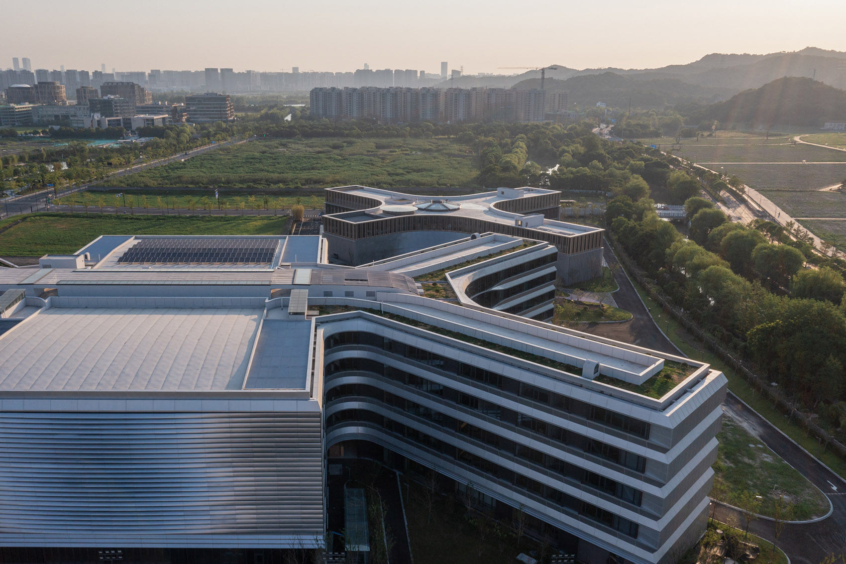 Hangzhou International School (HIS) by Zhu Peidong-line+ studio & gad ...