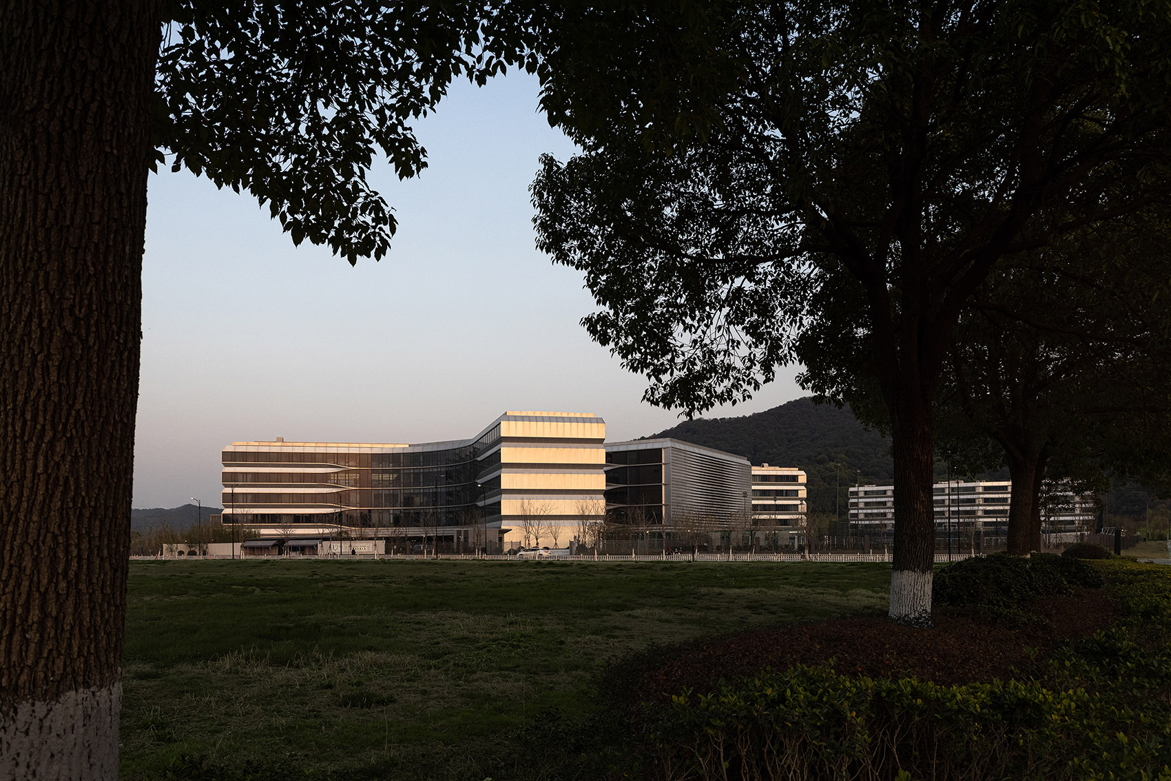 Hangzhou International School (HIS) by Zhu Peidong-line+ studio & gad ...