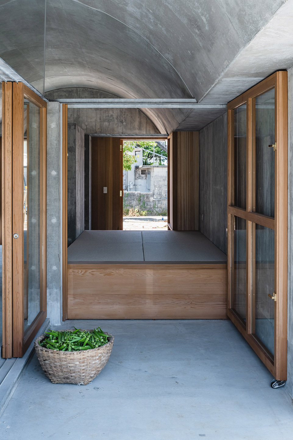 House in Shikenbaru by Studio Cochi Architects - 谷德设计网