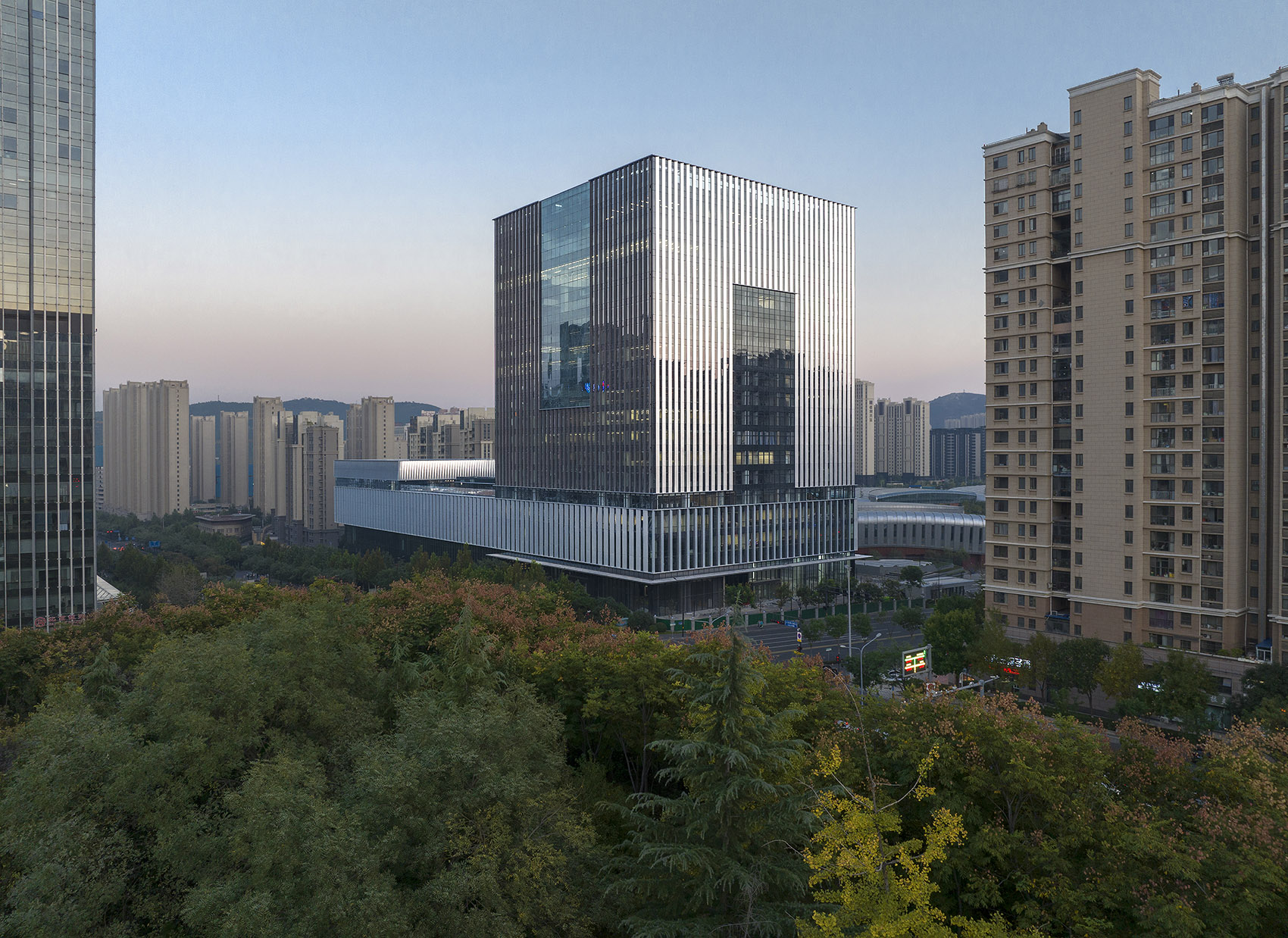 National Heavy Vehicle Engineering and Technology Research Center by CCDI GROUP 21 Design Studio ...