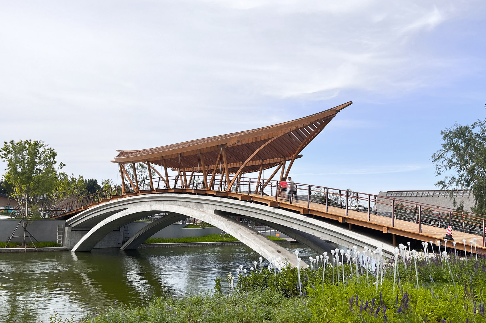 Floating Leaf Footbridge, China by HAI Architects - 谷德设计网
