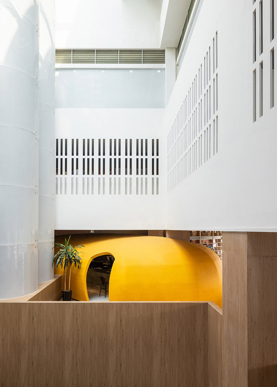 Xinhua Bookstore·Yuxi·Nie Er Book City, China by Poetic Design Office ...