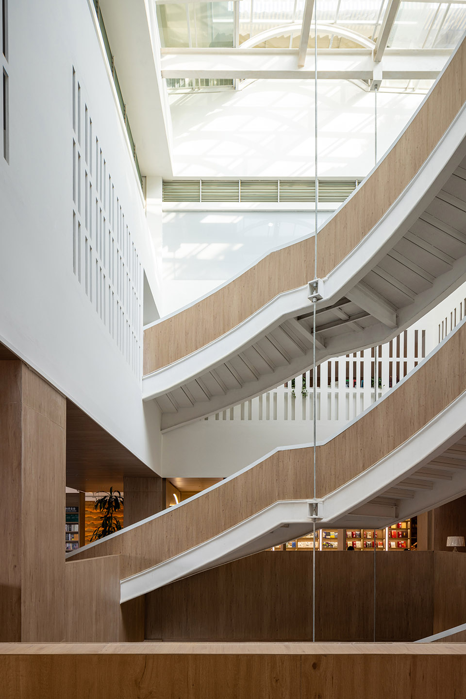 Xinhua Bookstore·Yuxi·Nie Er Book City, China by Poetic Design Office ...