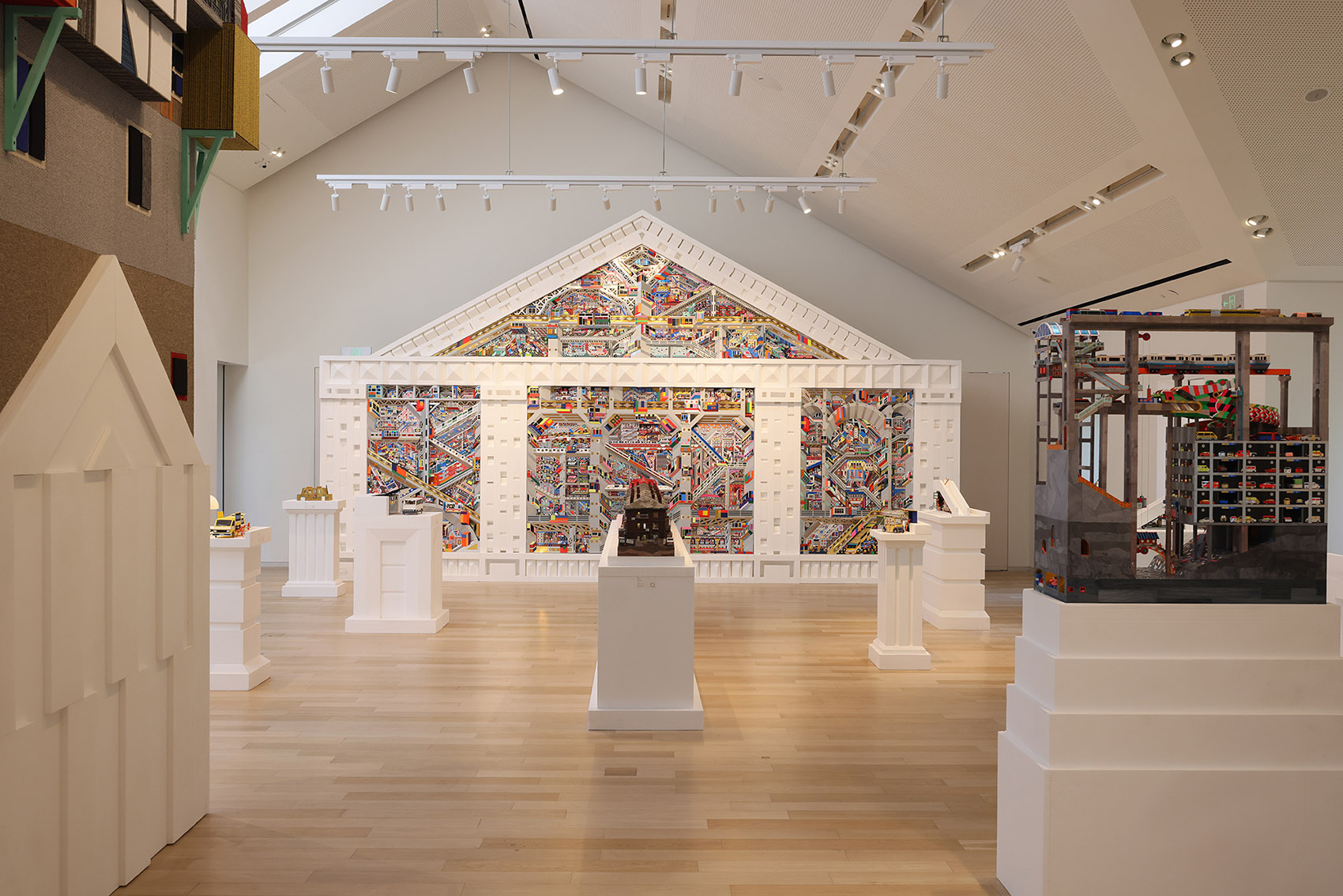 Scape Of Urban Object And Solo Exhibition Life Models By Li Han