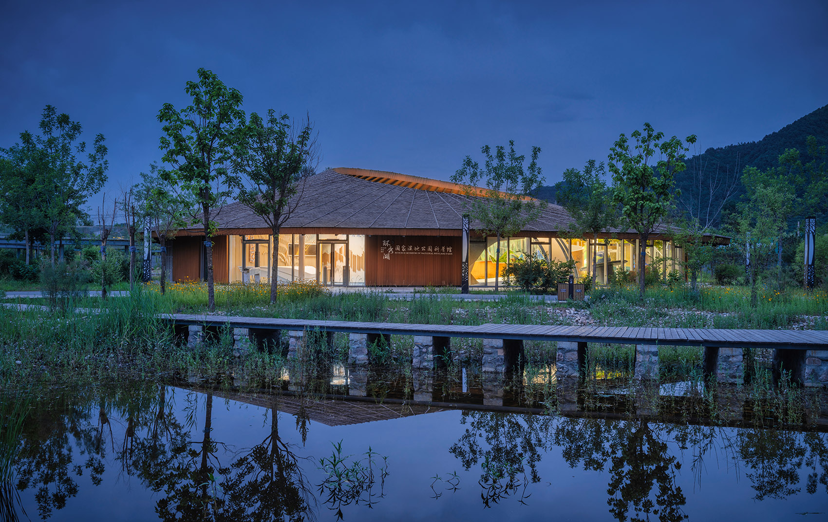 Huanxiu Lake Science Popularization and Education Center design, China ...