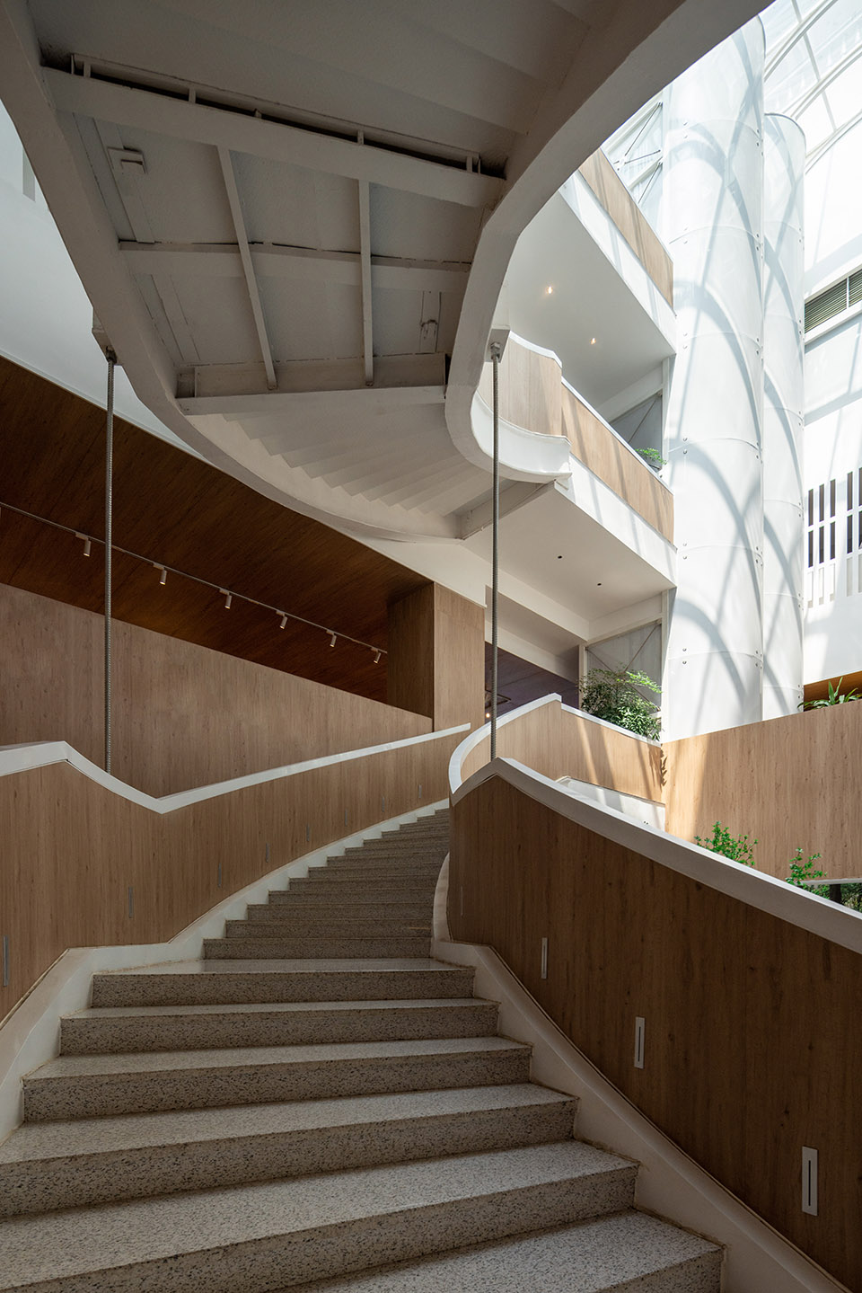 Xinhua Bookstore·Yuxi·Nie Er Book City, China by Poetic Design Office ...