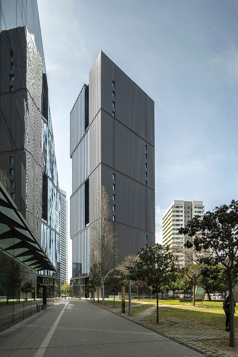 Office Tower in Plaza Europa 34 by GCA Architects - 谷德设计网