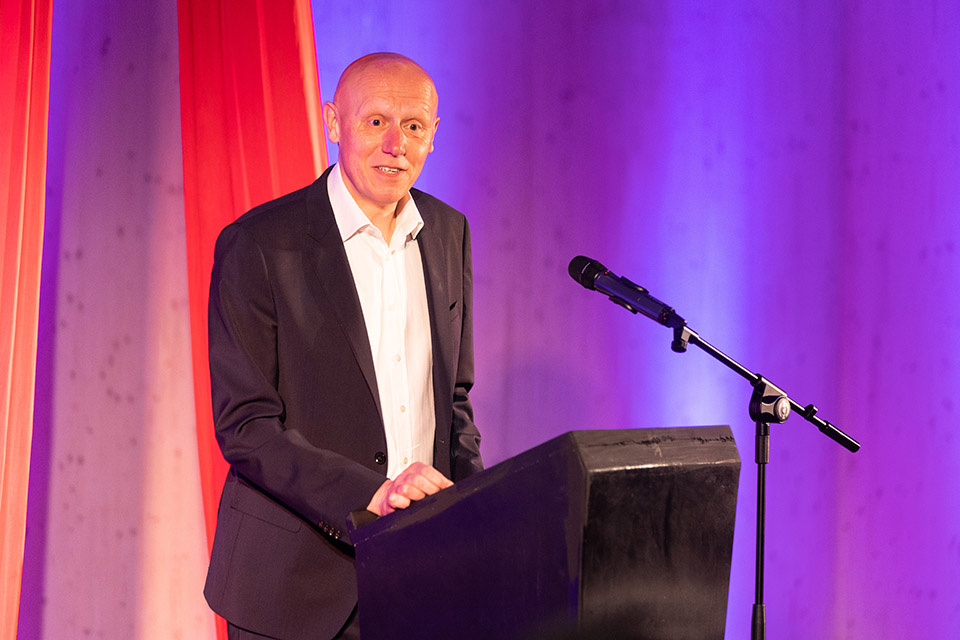 Roundhouse by Architects Paddy Dillon + Reed Watts Architects - 谷德设计网