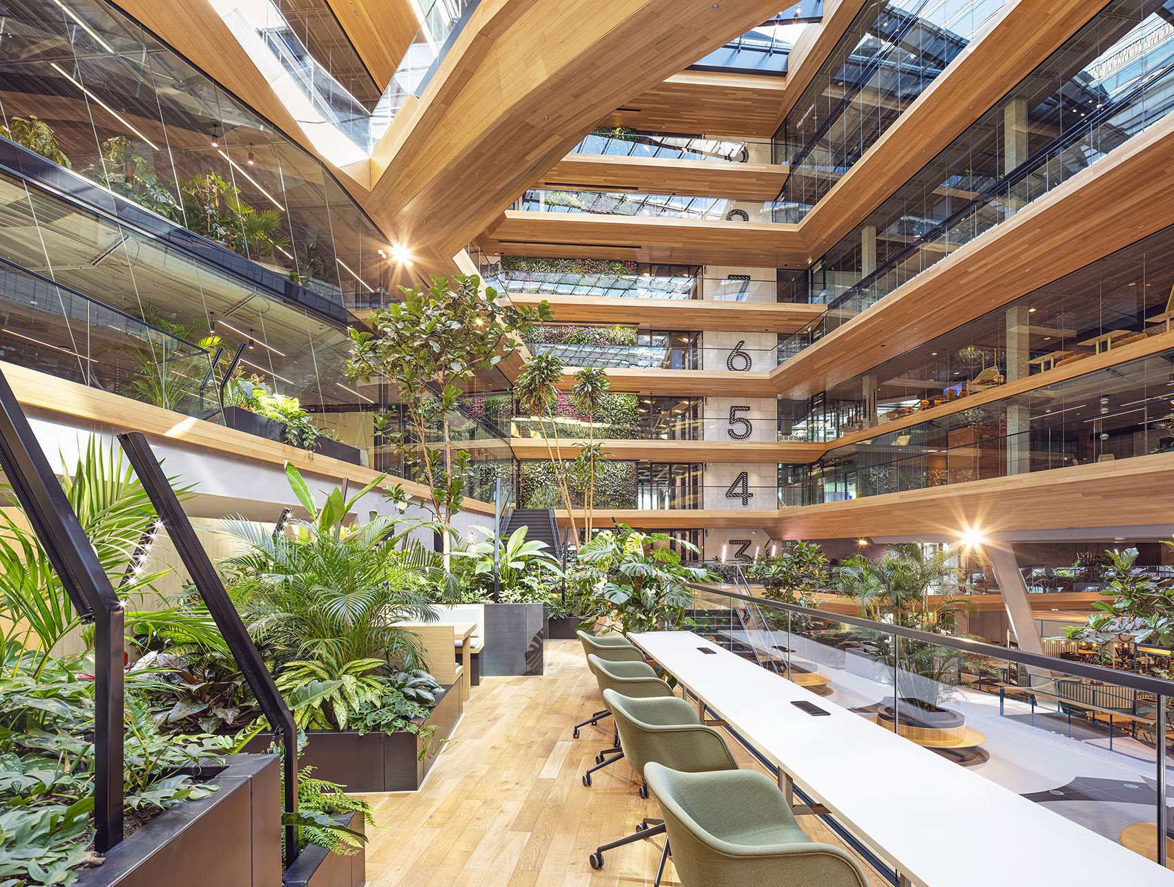 Booking.com City Campus / UNStudio + HofmanDujardin - 谷德设计网