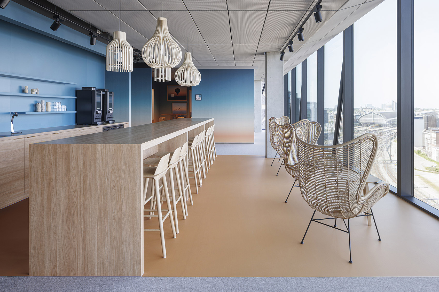 Booking.com City Campus / UNStudio + HofmanDujardin - 谷德设计网