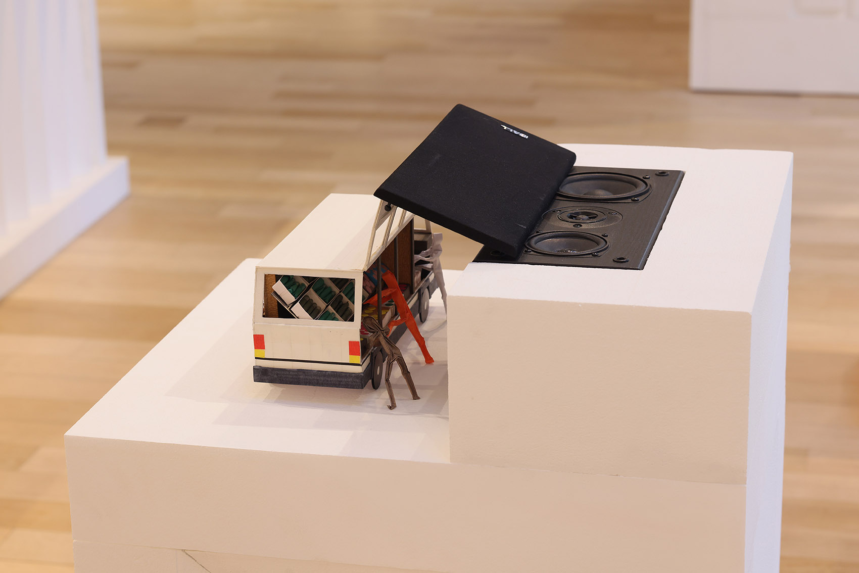 Scape of Urban Object and solo exhibition Life Models by Li Han, Drawing Architecture Studio - 谷德设计网