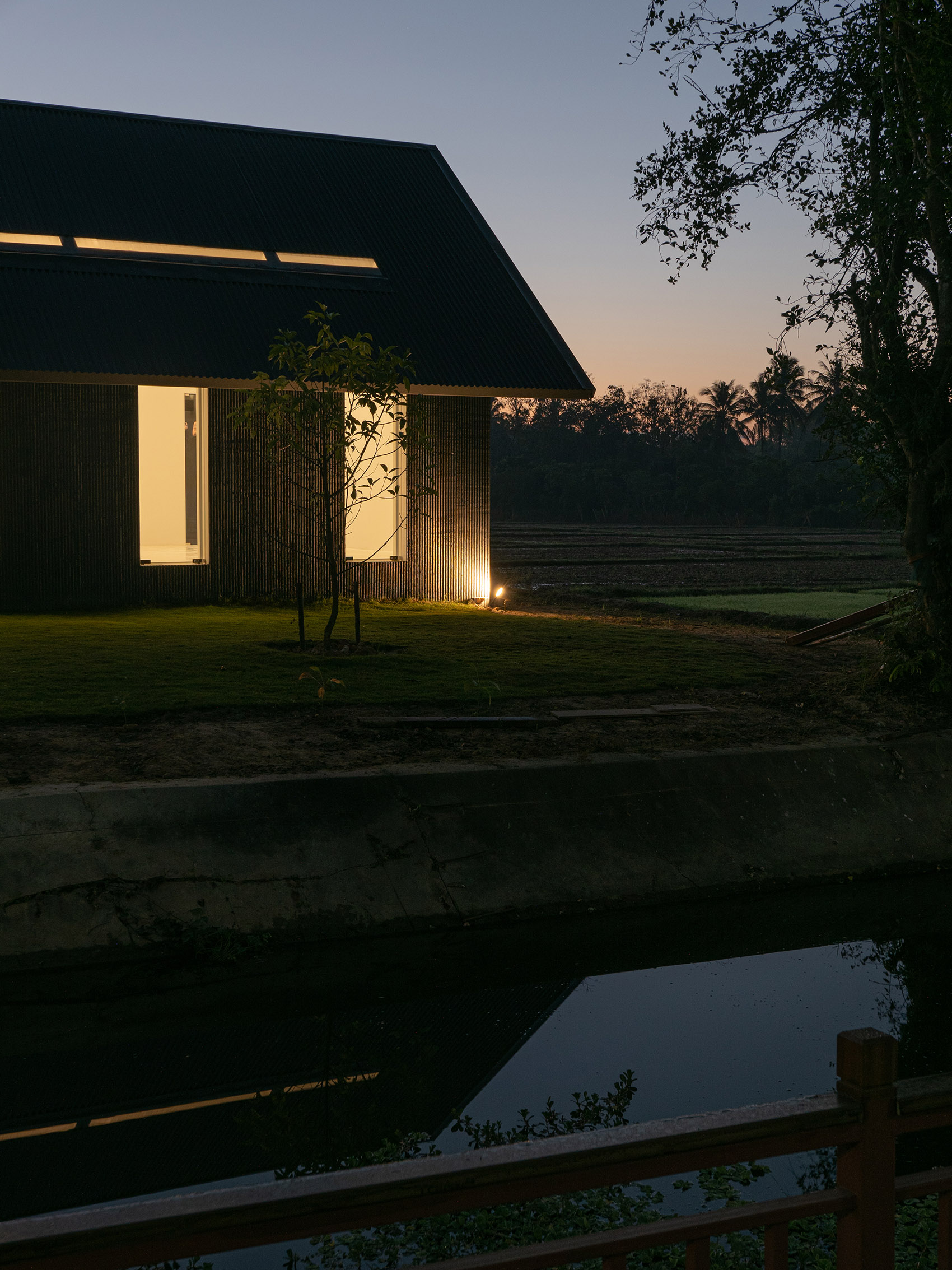 Moonler by Sher Maker - 谷德设计网