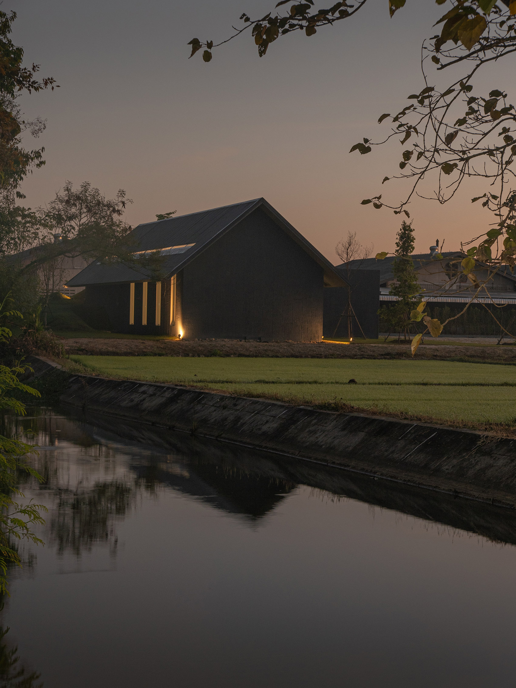 Moonler by Sher Maker - 谷德设计网