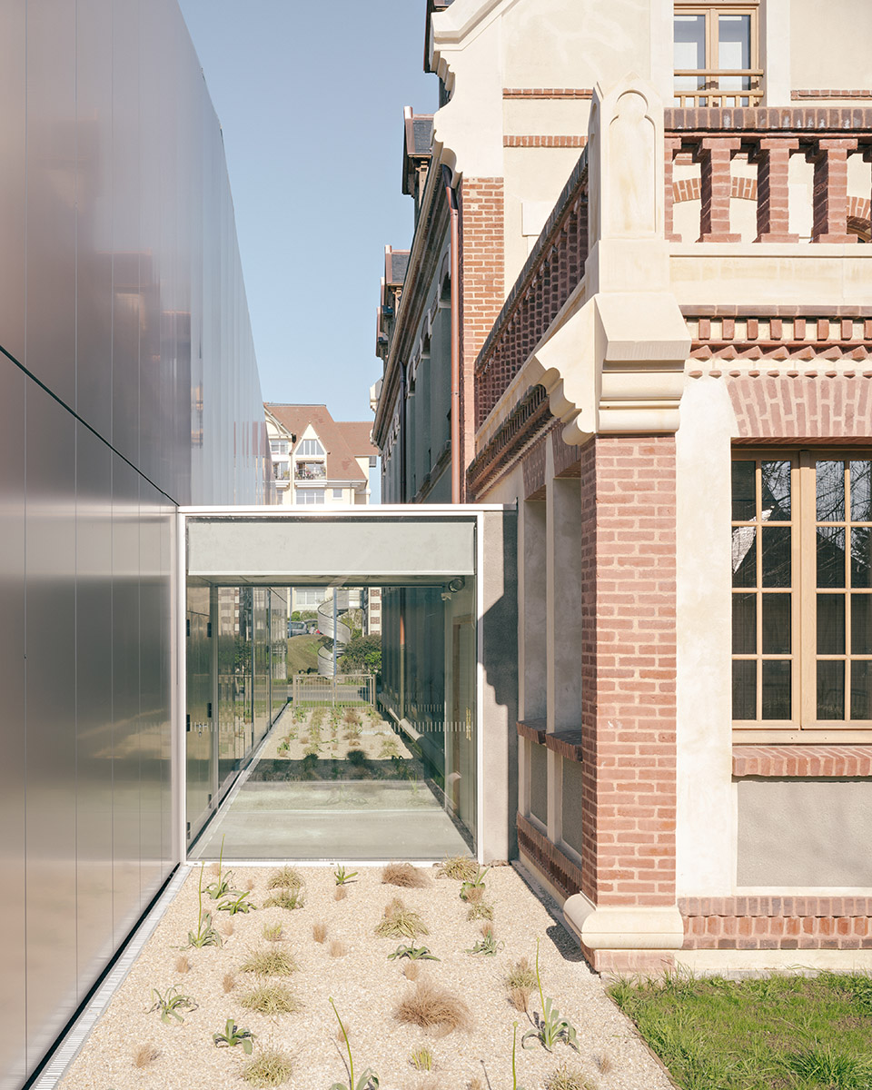 Rehabilitation and Extension of the Belfry of Dives-sur-mer Cultural ...