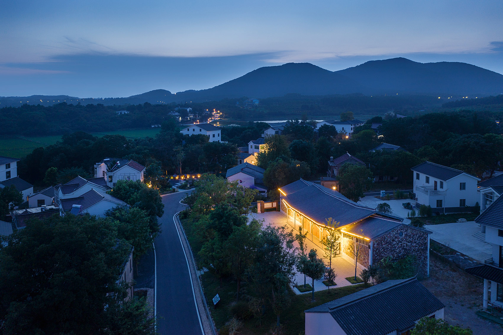 Conference Hall in Niumatang,Liyang by Atelier RenTian - 谷德设计网