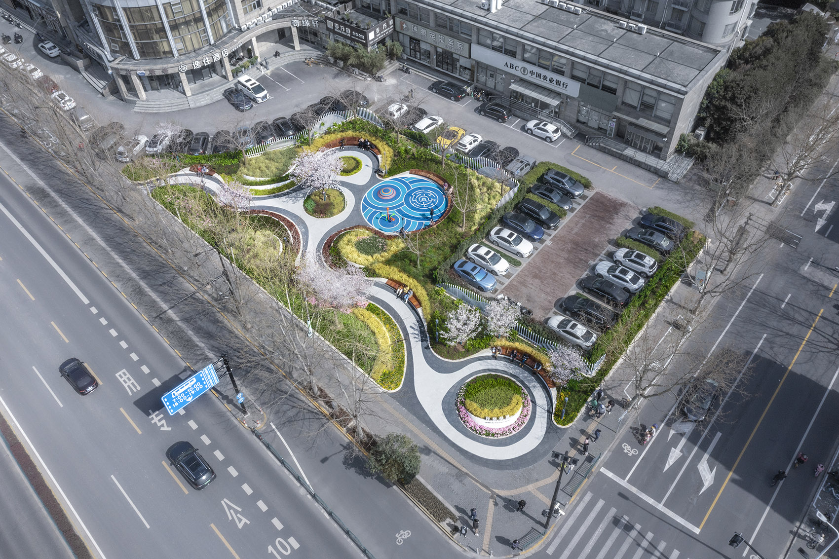 Shanghai Jingxin Pocket Park, China by U+ Design Lab - 谷德设计网